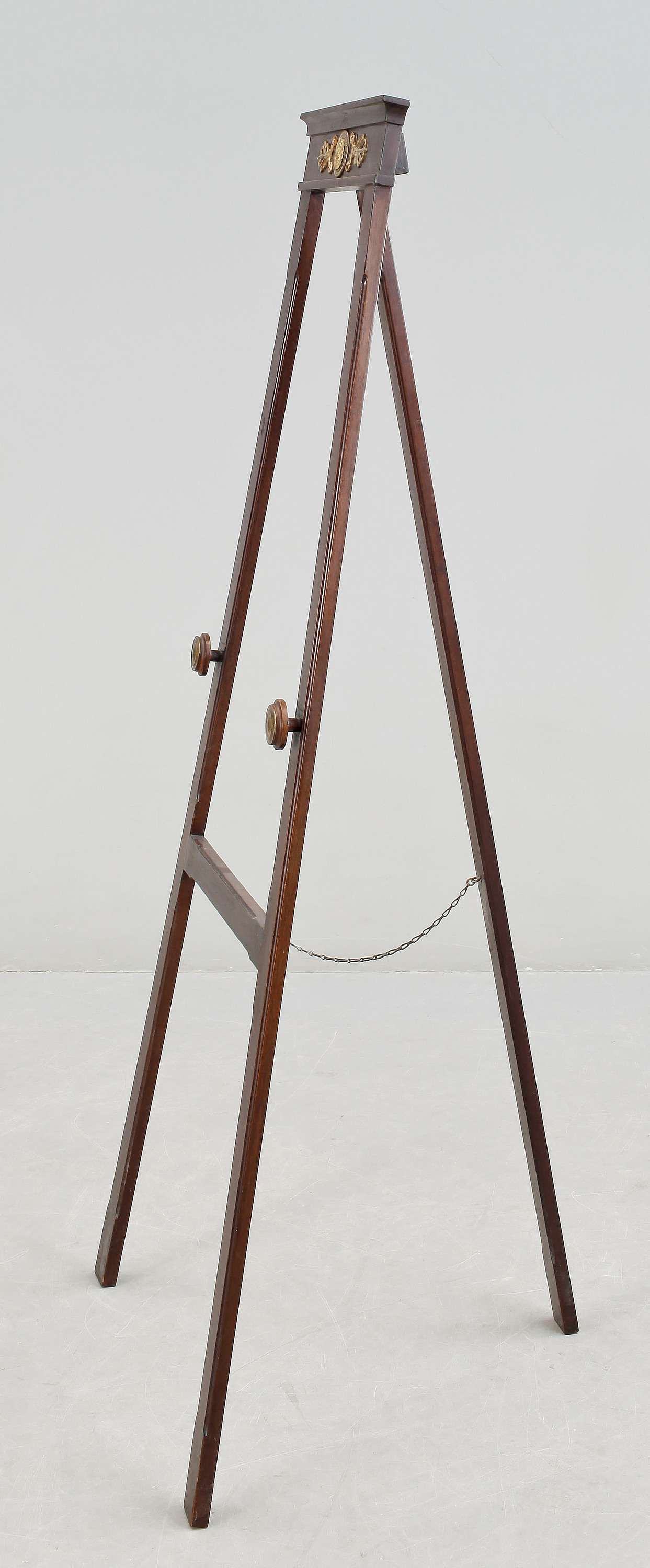 STAFLI, empire stil, omkr sekelskiftet 1900. - Bukowskis