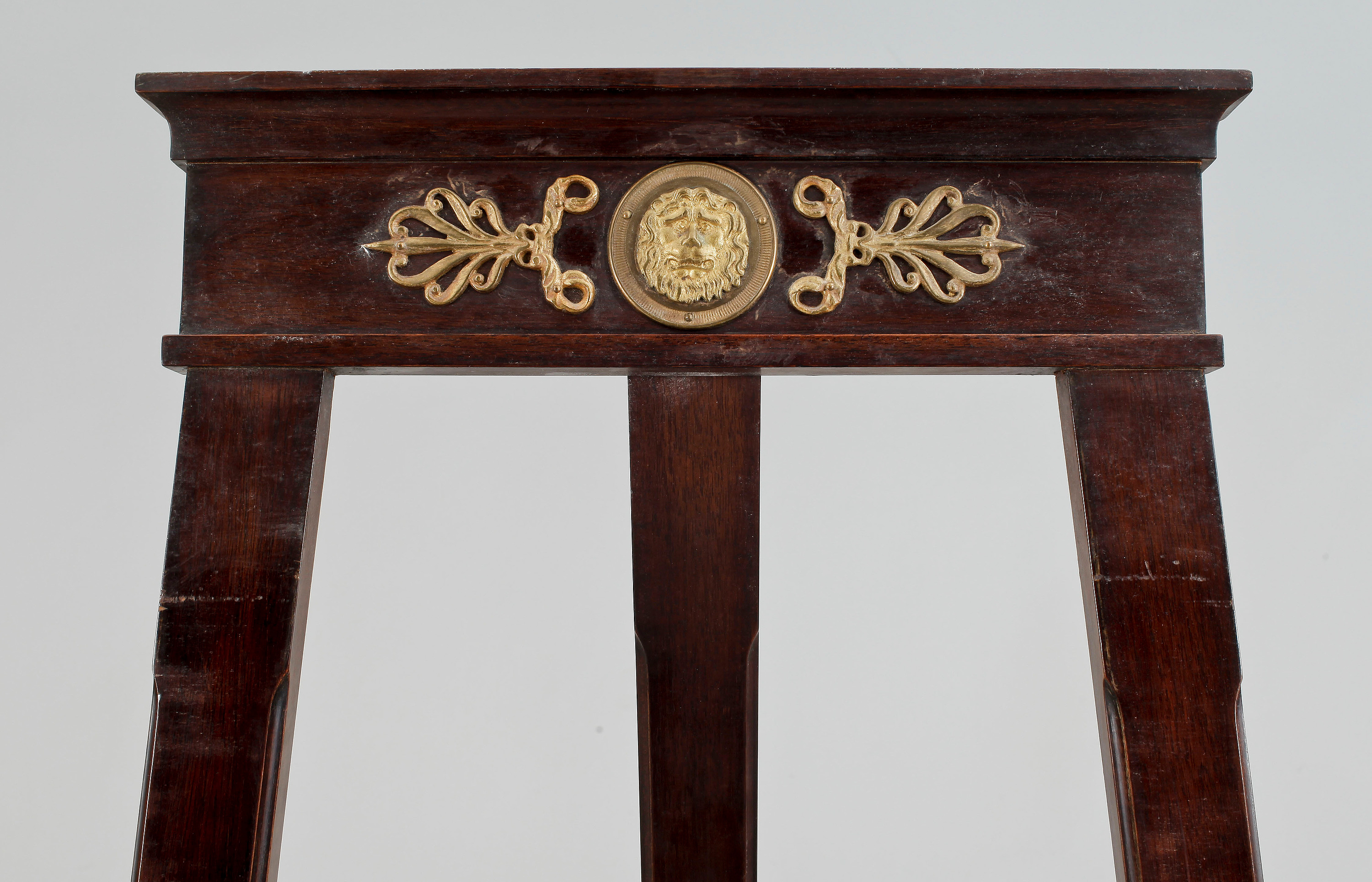 STAFLI, empire stil, omkr sekelskiftet 1900. - Bukowskis