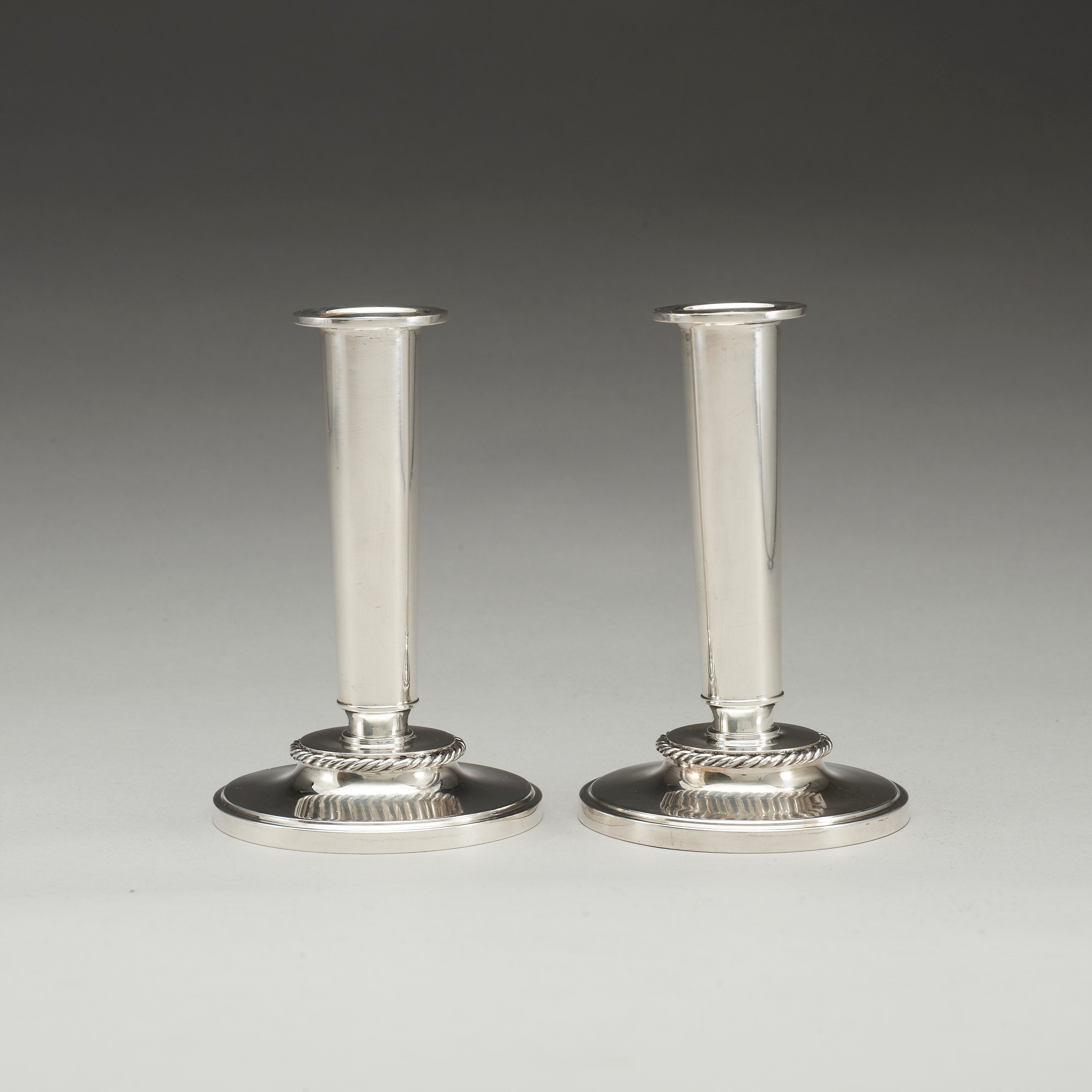 A pair of W.A. Bolin silver candlesticks, Stockholm 1949. - Bukowskis