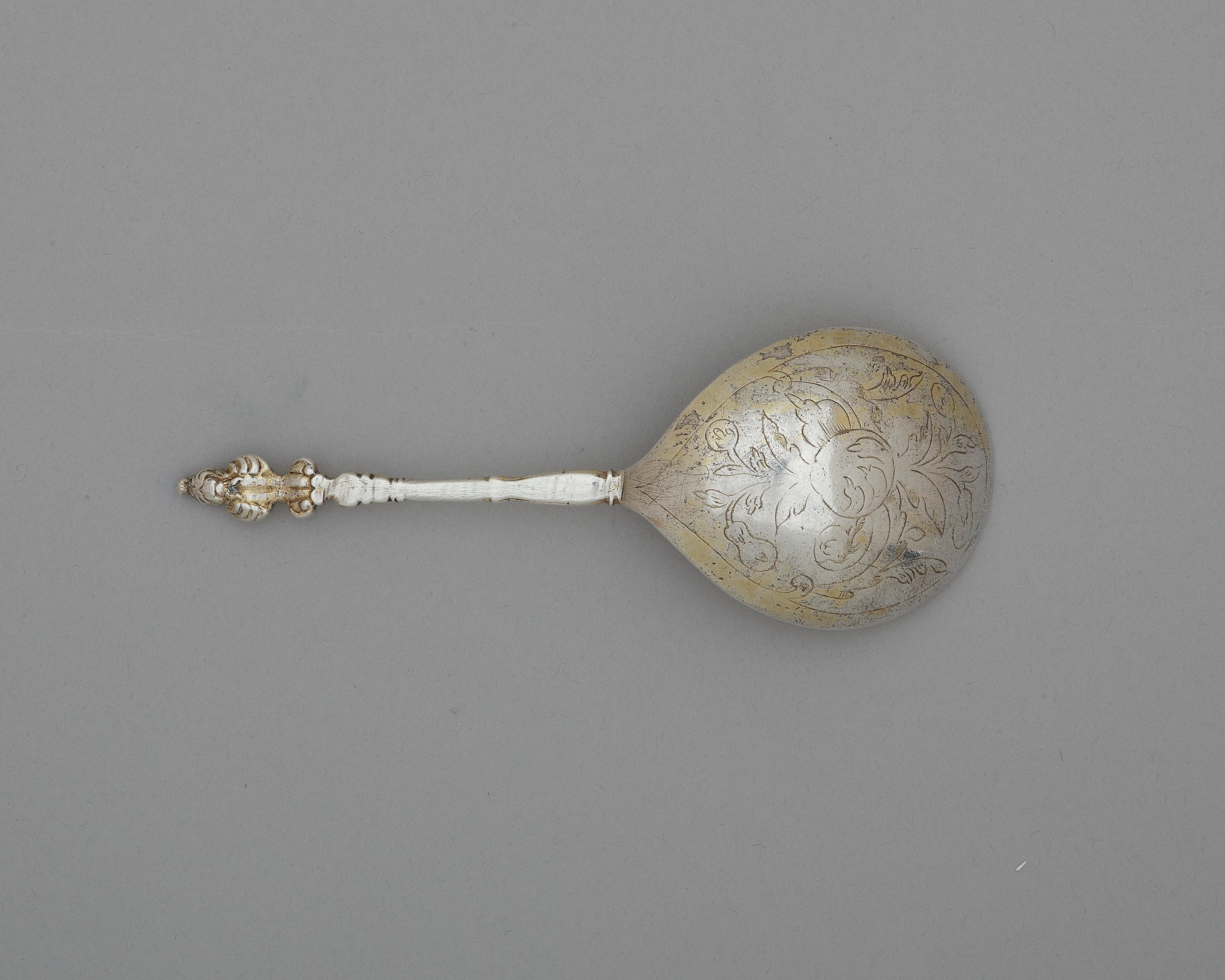 A Scandinavian 17th century silver-gilt spoon, unmarked. - Bukowskis