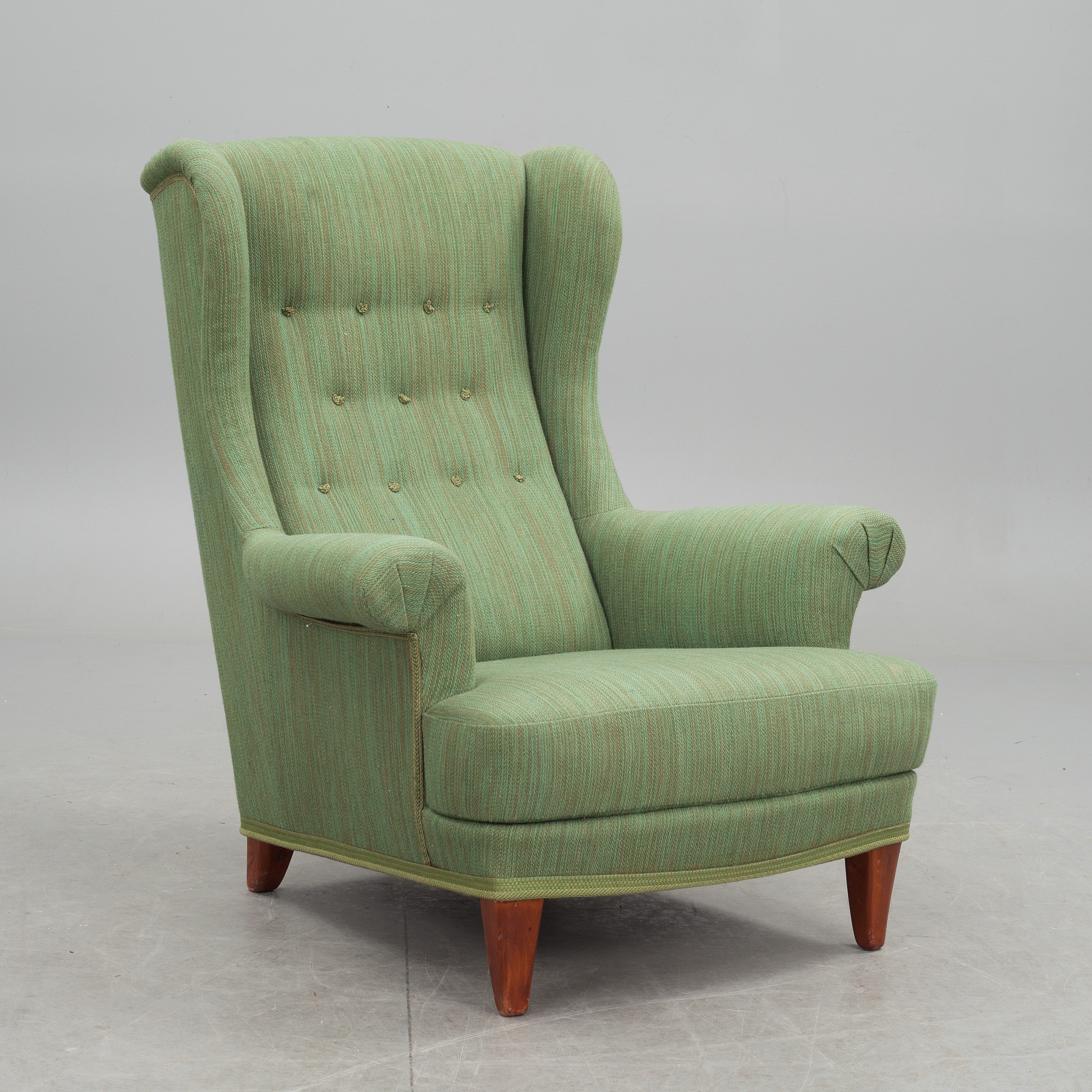 ÖRONLAPPSFÅTÖLJ, "Häggbom", Carl Malmsten. - Bukowskis