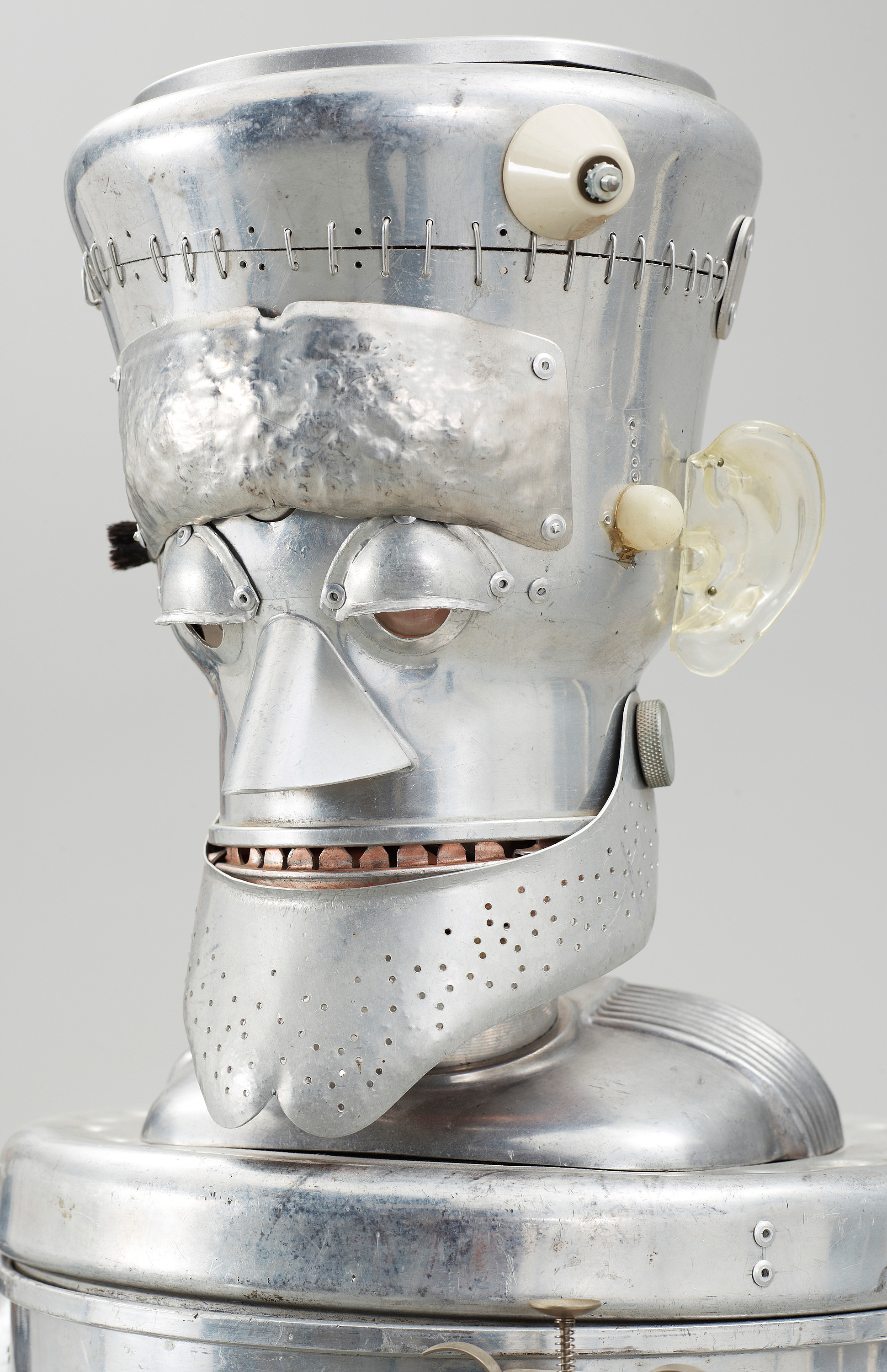 SKULPTUR, metall, glas samt plast, "Frankenstein Robot", Clayton Bailey, 1987. - Bukowskis