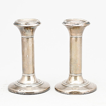 LJUSSTAKAR, ett par, silver, Charles & George Asprey, London, 1905 ...