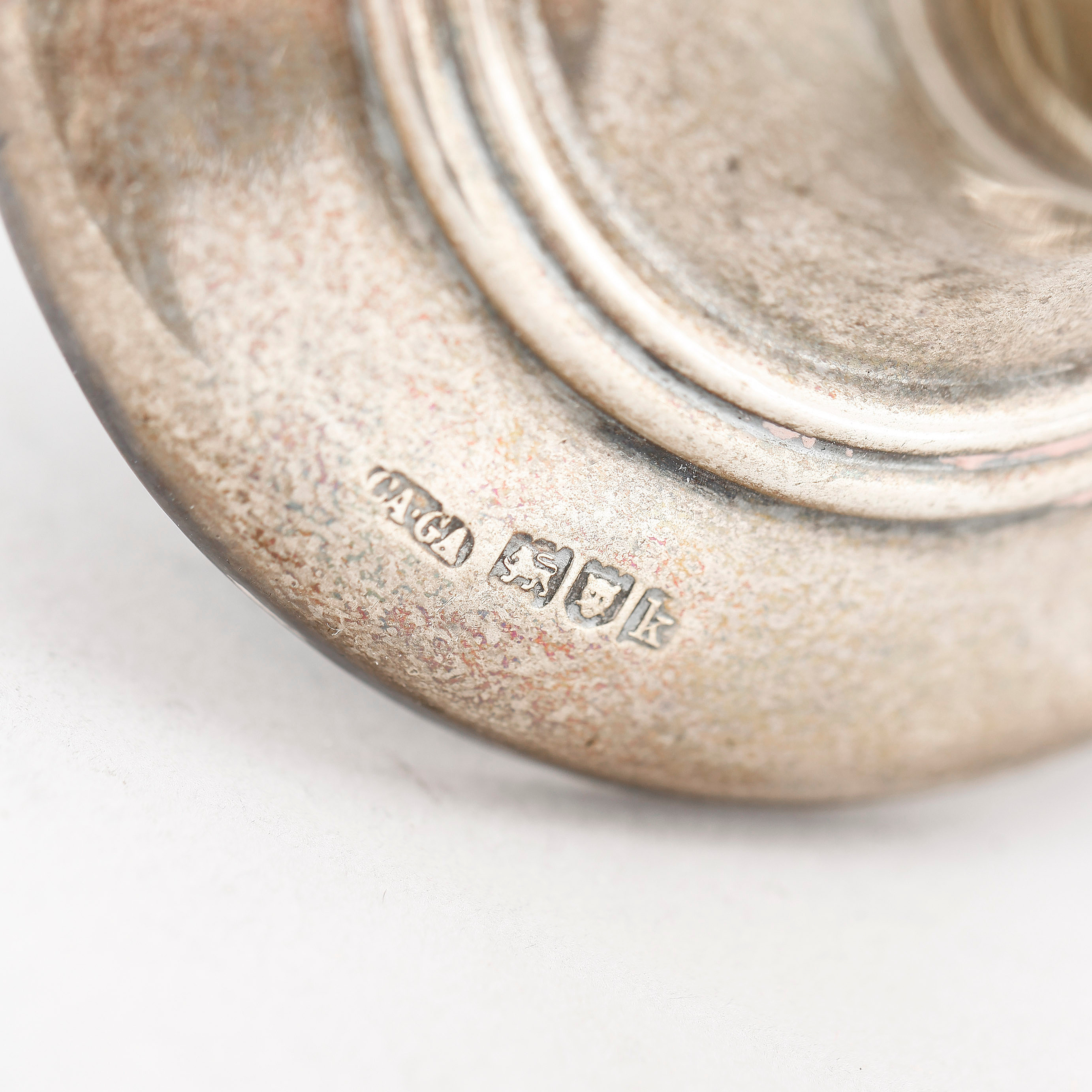 LJUSSTAKAR, ett par, silver, Charles & George Asprey, London, 1905 ...