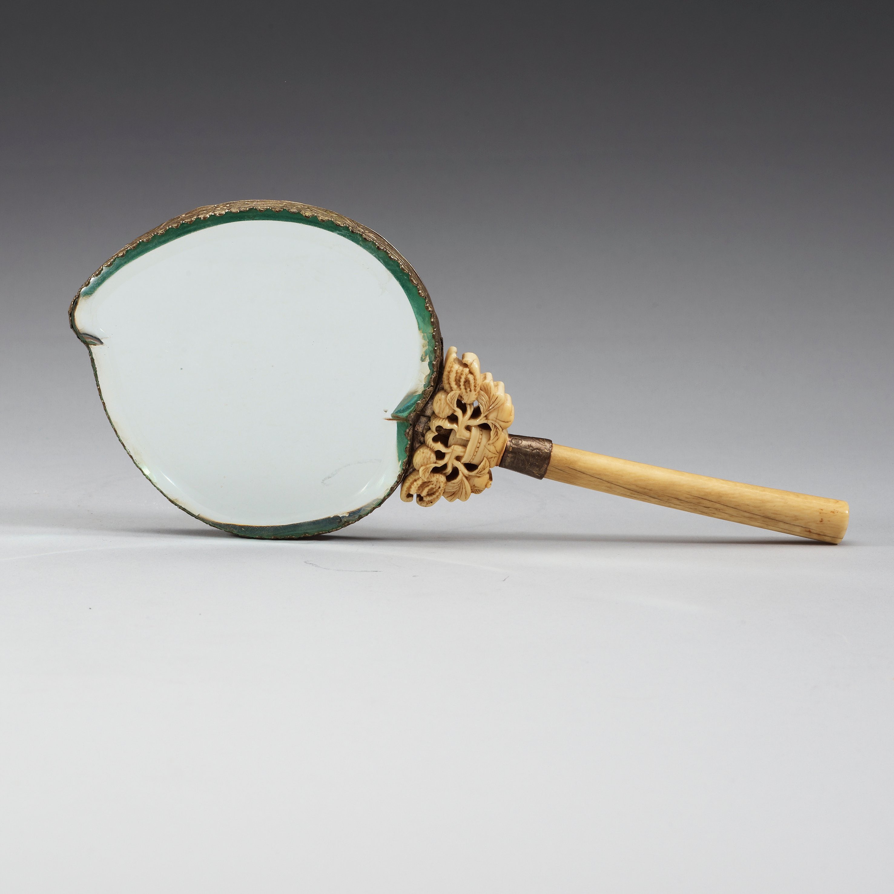 A Chinese enamel and ivory hand mirror, early 20th Centruy. - Bukowskis
