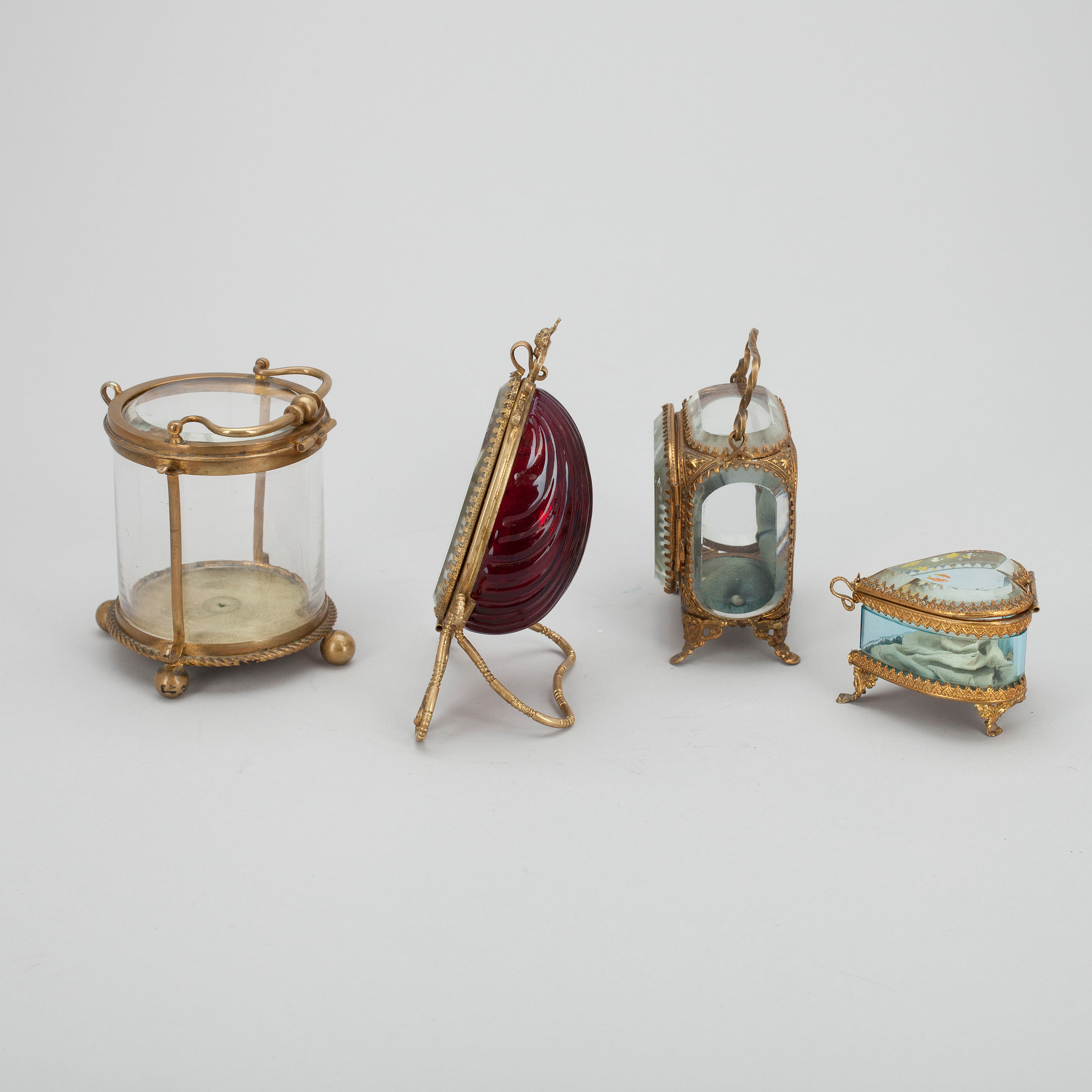 DOSOR / KLOCKSTÄLL, 4 st, glas samt mässing, sekelskiftet 1800/1900 ...