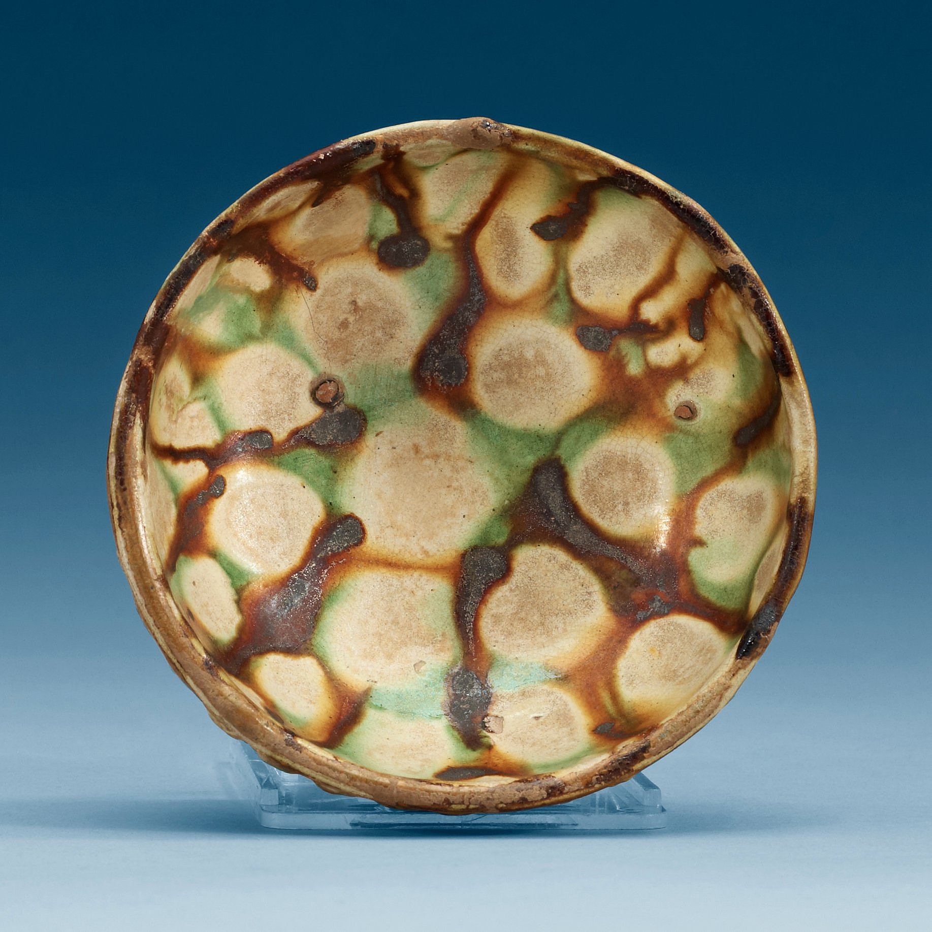 A sancai glazed pottery bowl, Tang dynasty (618-907). - Bukowskis