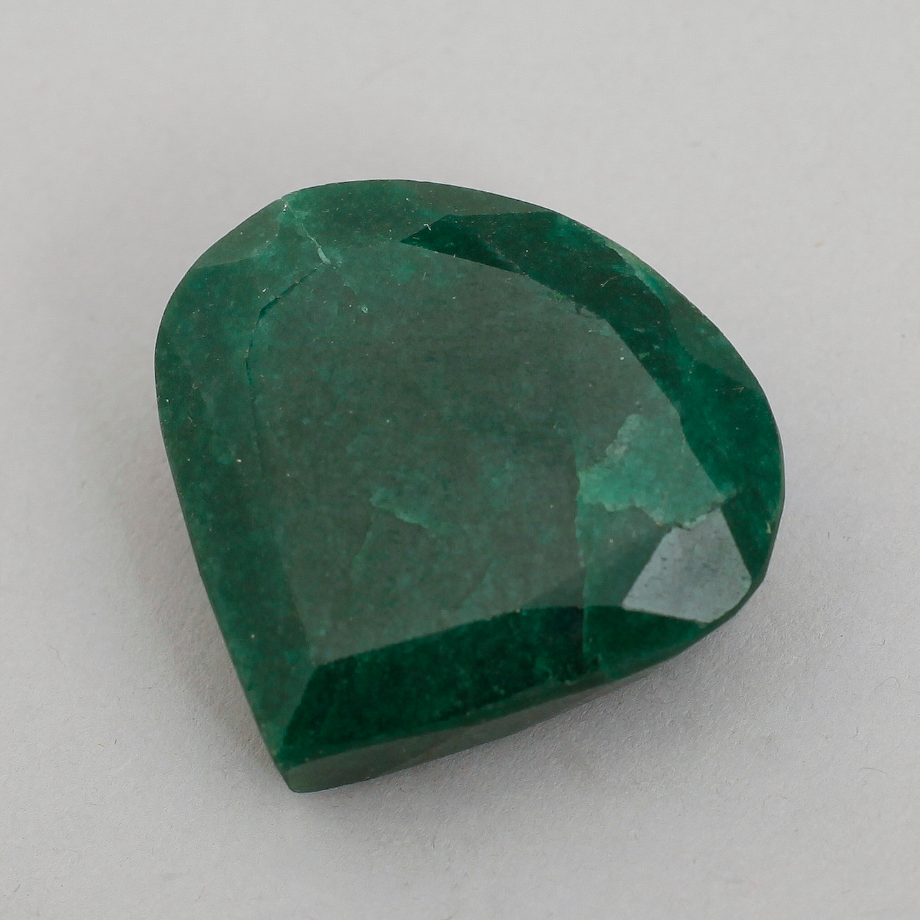 SMARAGD, päronformad, ca 181 ct, oinfattad. - Bukowskis