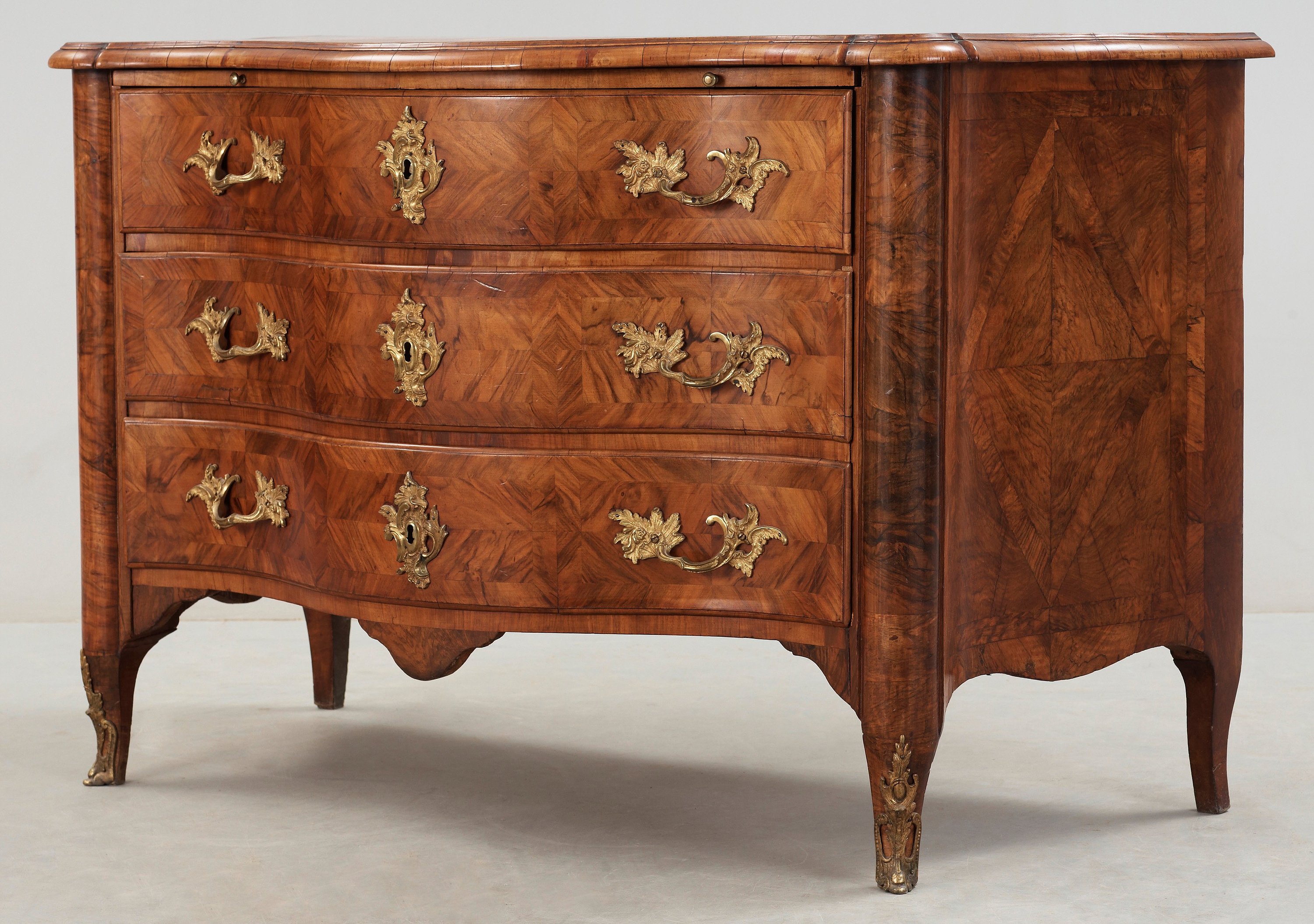 A Swedish late Baroque 18th century commode. - Bukowskis