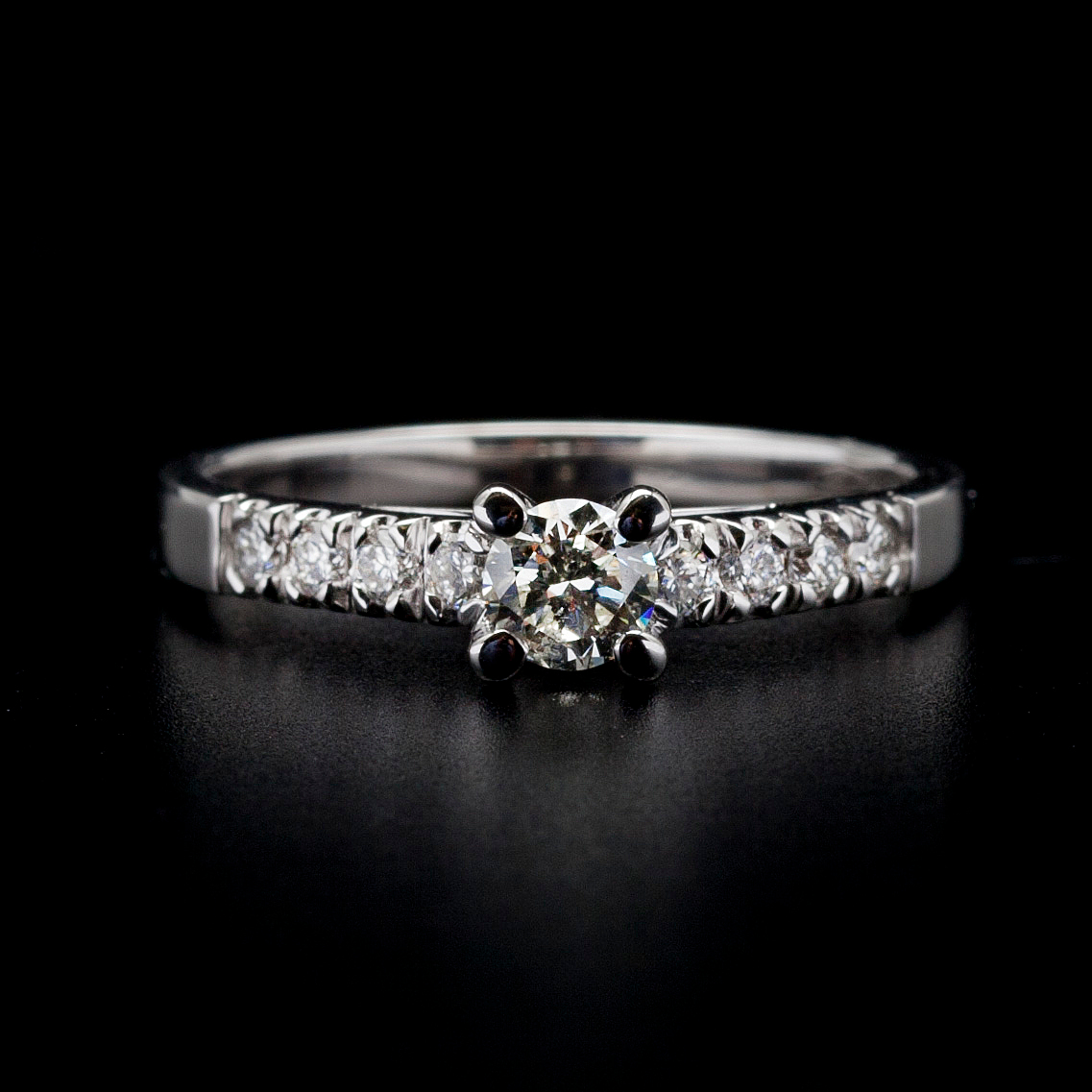 RING, vitguld 18K, briljantslipade diamanter, mittsten 0,30 ct ...