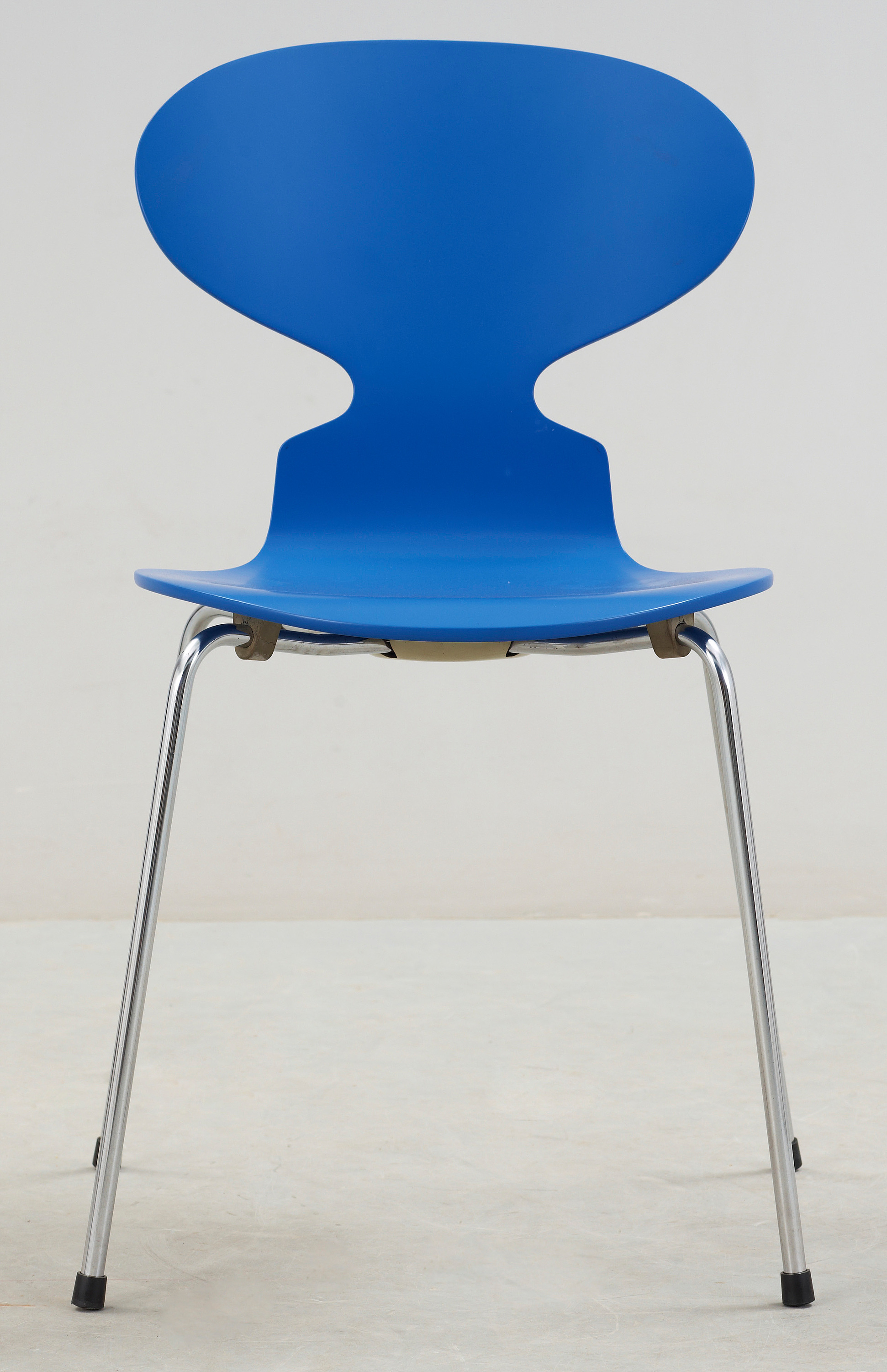 STOL, "Myran", Arne Jacobsen för Fritz Hansen, daterad 1993. - Bukowskis