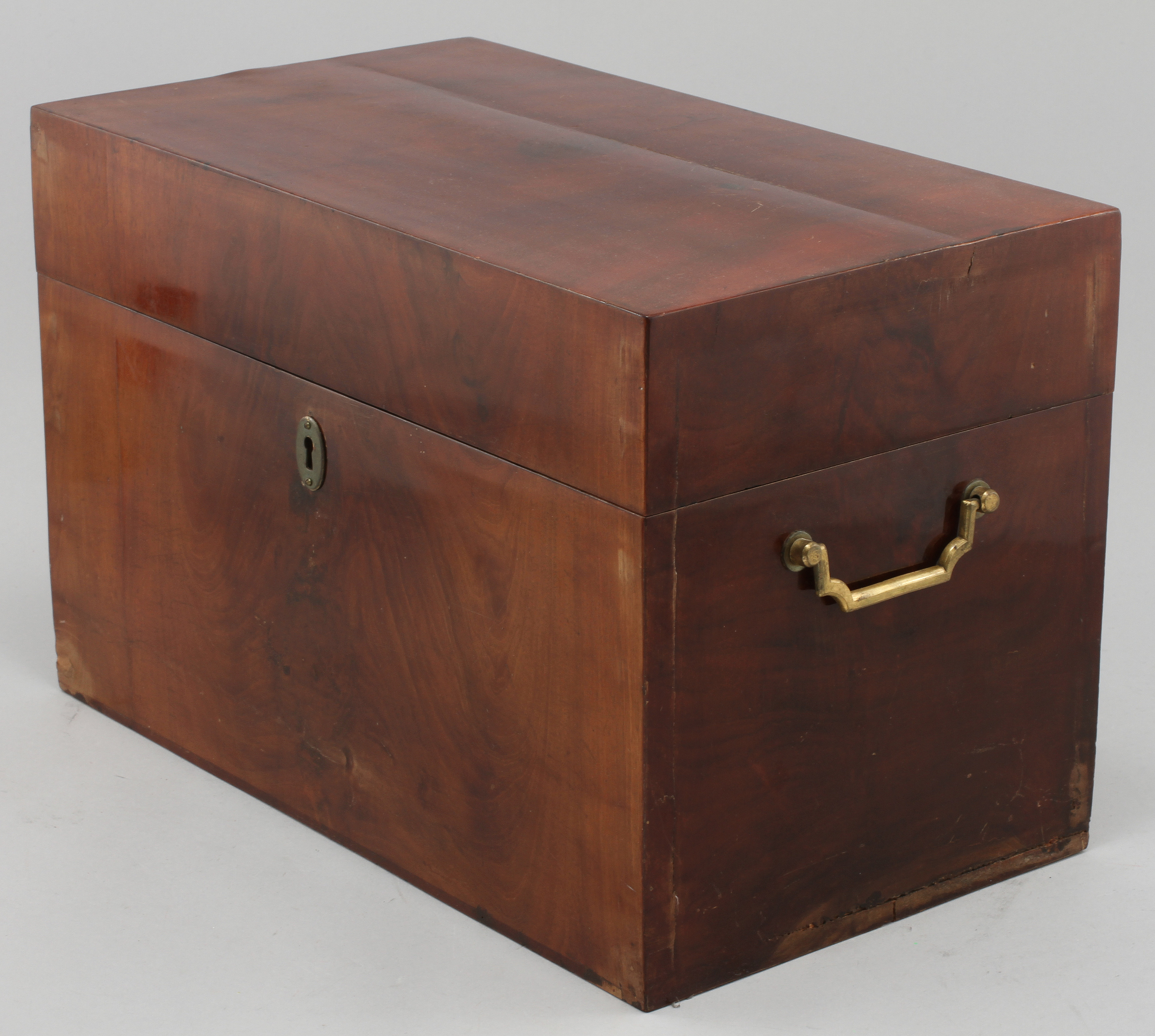 SCHATULL MED FLASKOR, 1800-tal. - Bukowskis