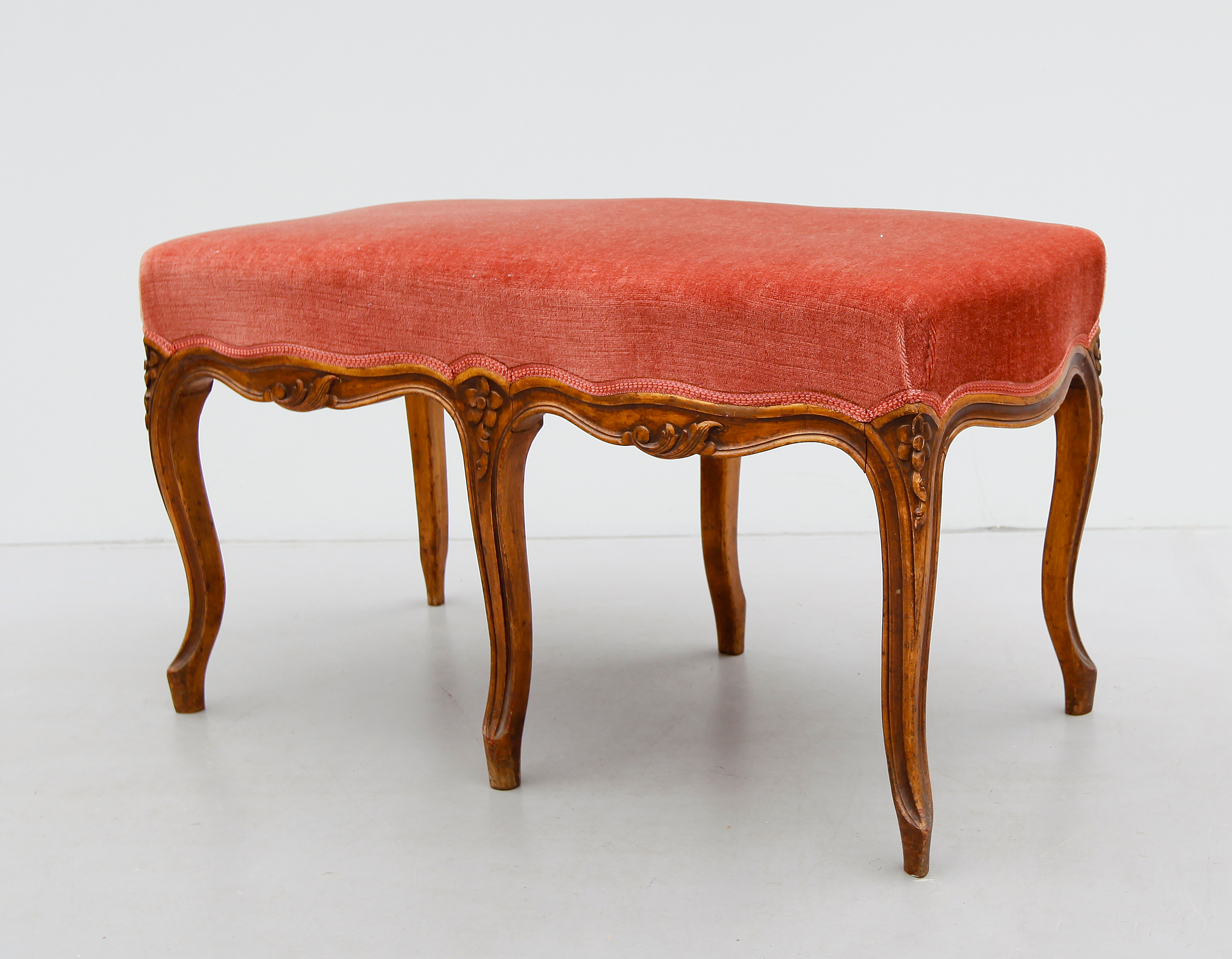 TABURETT, rokokostil, 1900-talets mitt. - Bukowskis