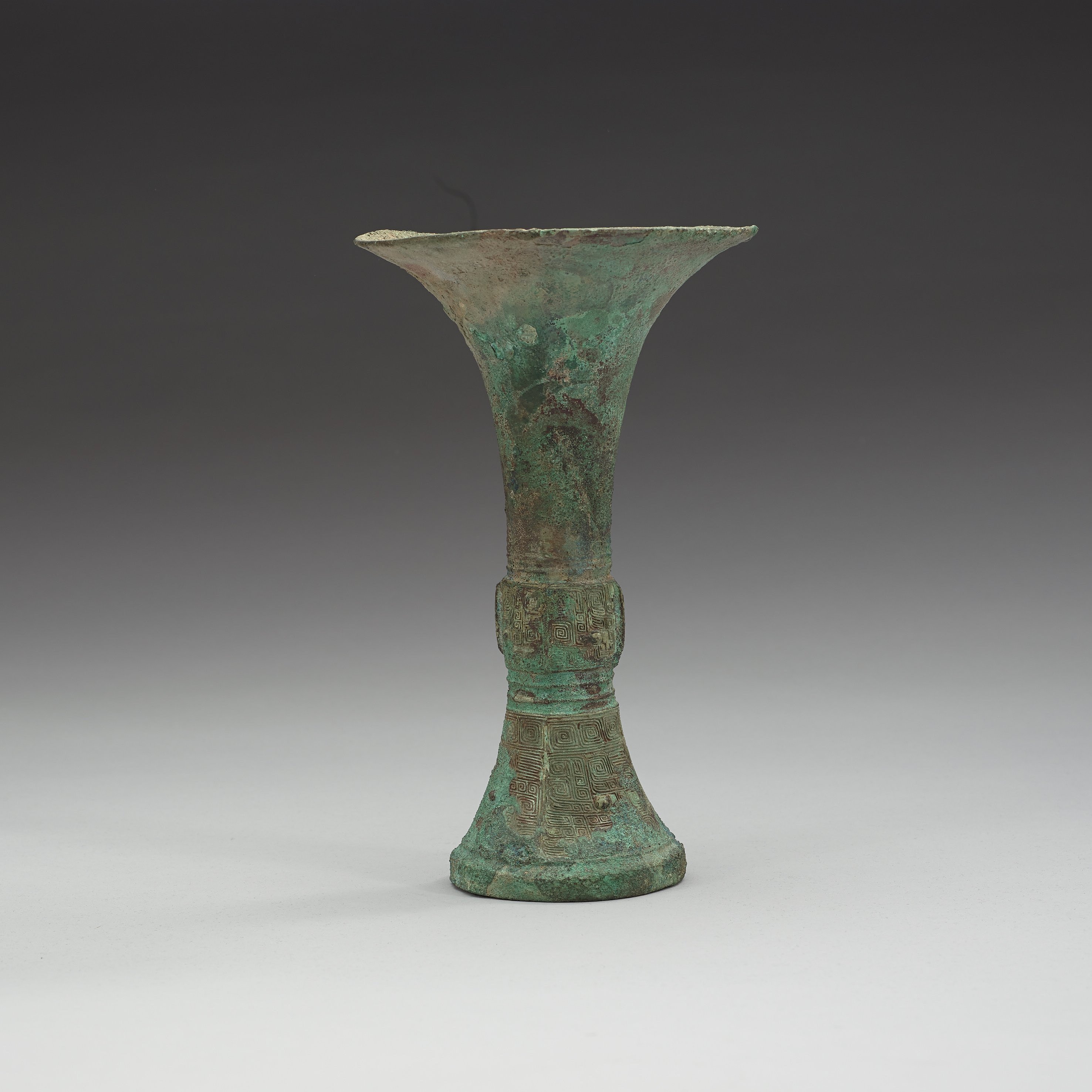 An archaic bronze ritual libation vessel (Gu), Shang Dynasty (1600 BC ...