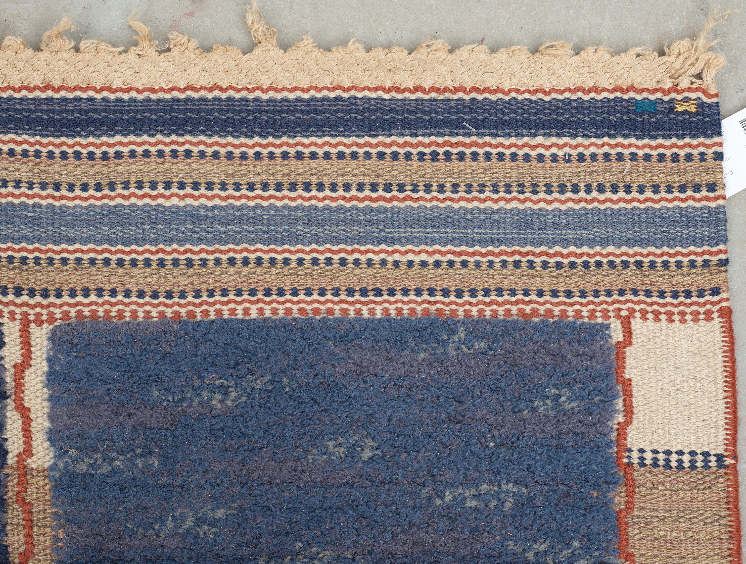 MATTA. "Rutig blå halvflossa". Reliefflossa. 302,5 x 203,5 cm. Signerad ...