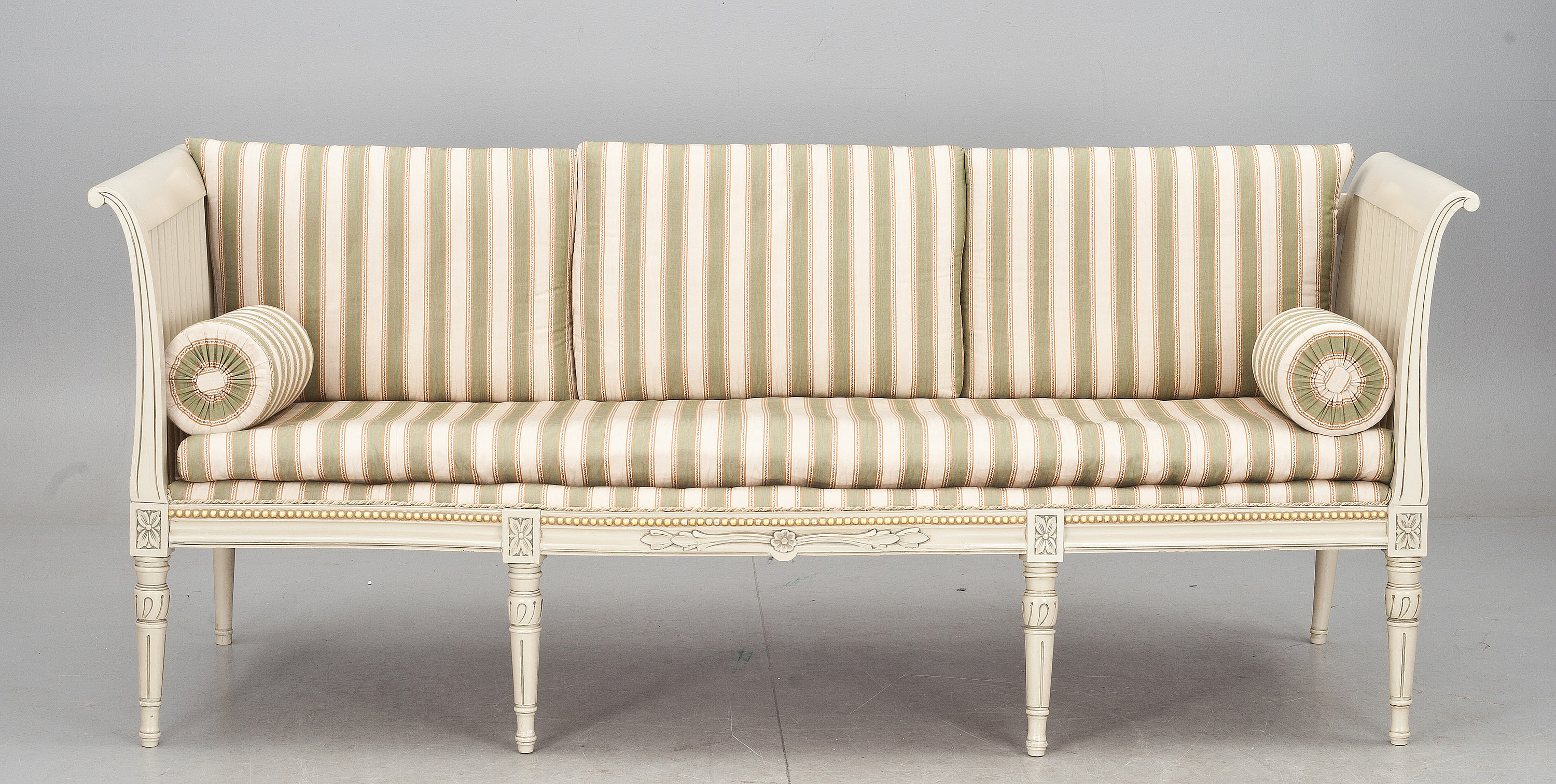 SOFFA, gustaviansk stil, 1900-talets mitt. - Bukowskis