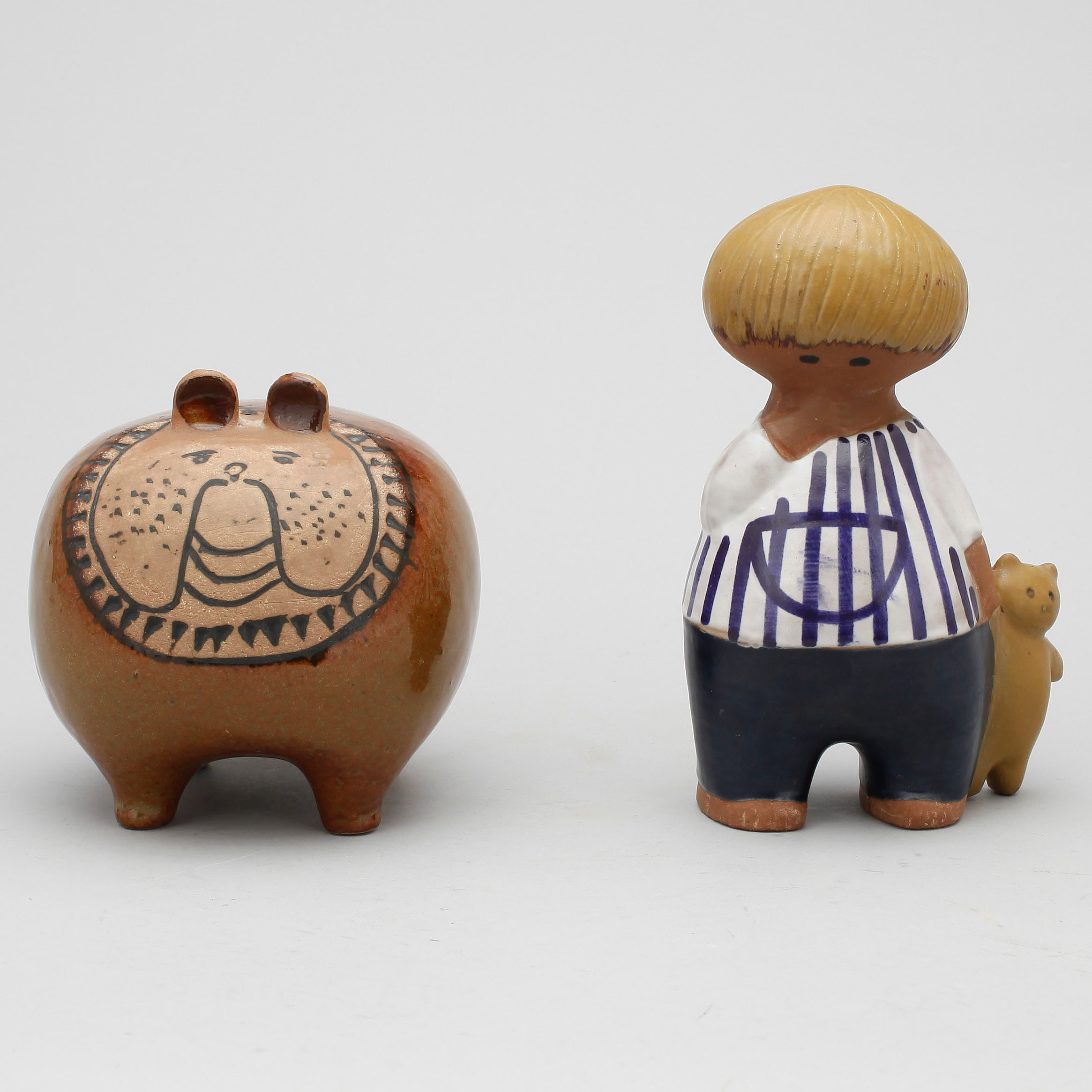 FIGURER, 2 st, stengods, Lisa Larson, Gustavsberg, 1900-talets andra hälft. - Bukowskis