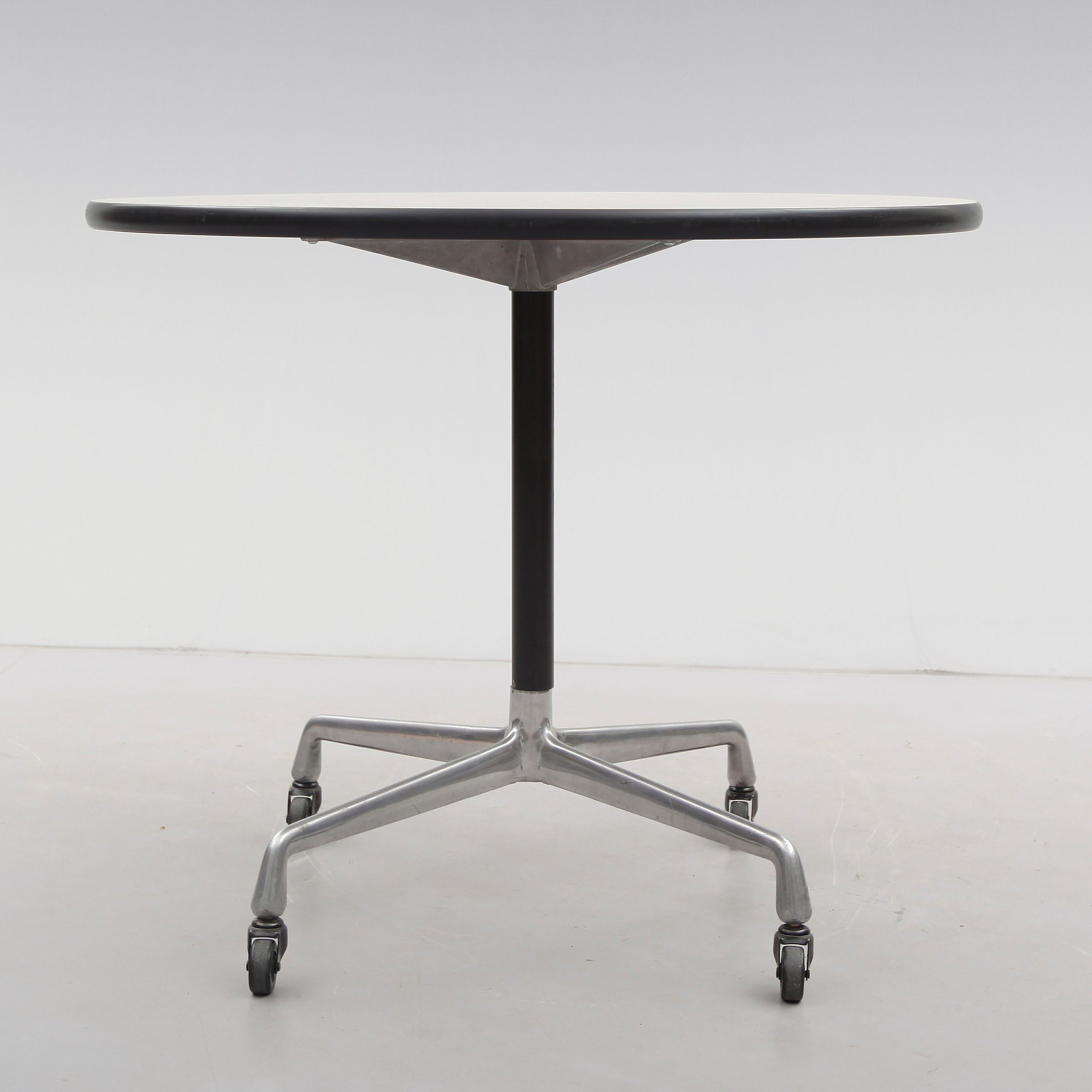 BORD, Charles & Ray Eames, Vitra, 1969. - Bukowskis