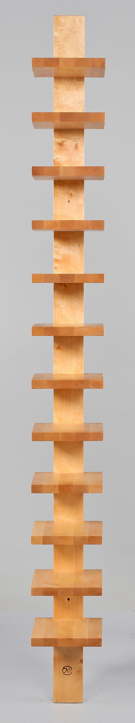 HYLLA, "Pilaster", John Kandell, Källemo, sent 1900-tal. - Bukowskis