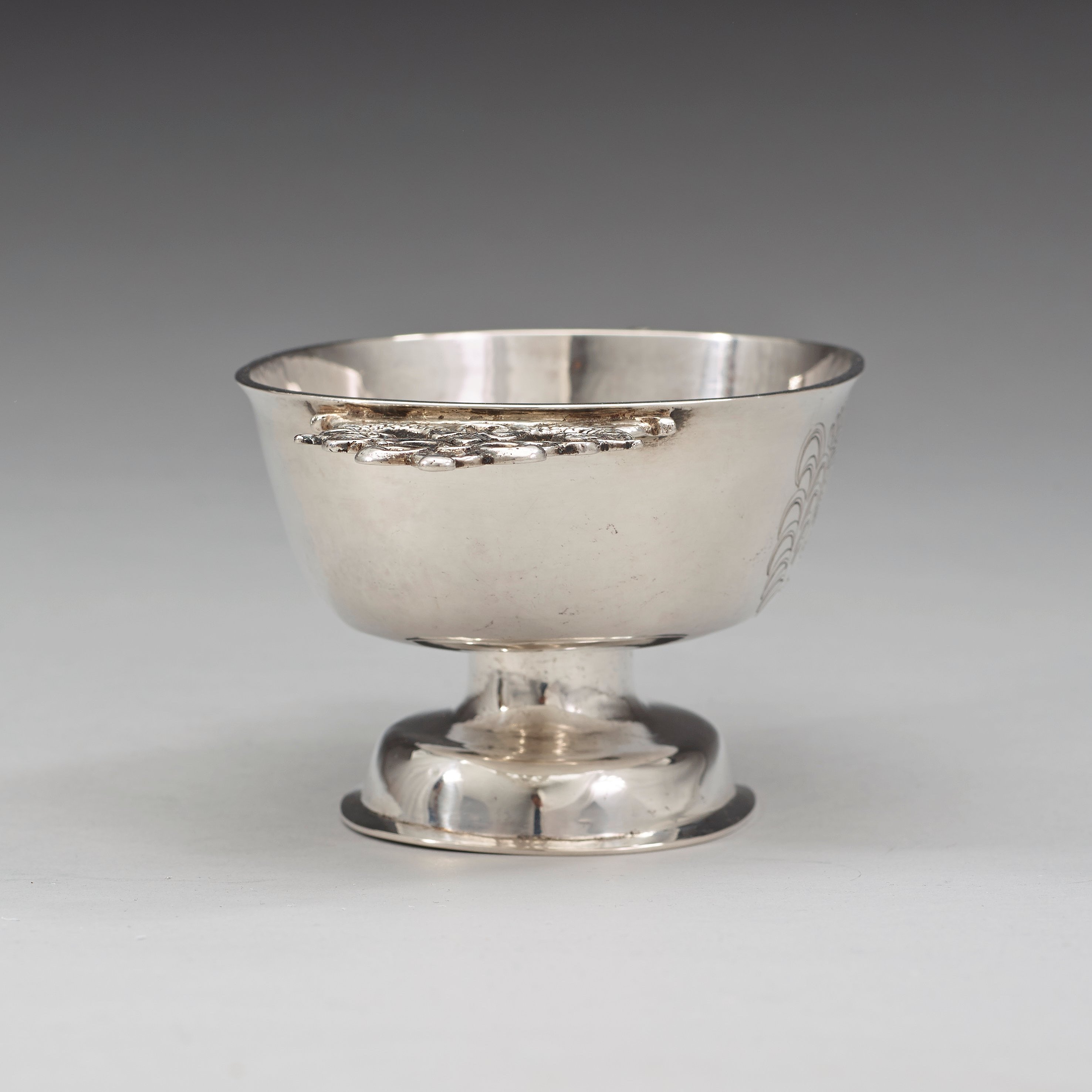 A Dutch 18th century silver bowl, unidentified makers mark HP. - Bukowskis
