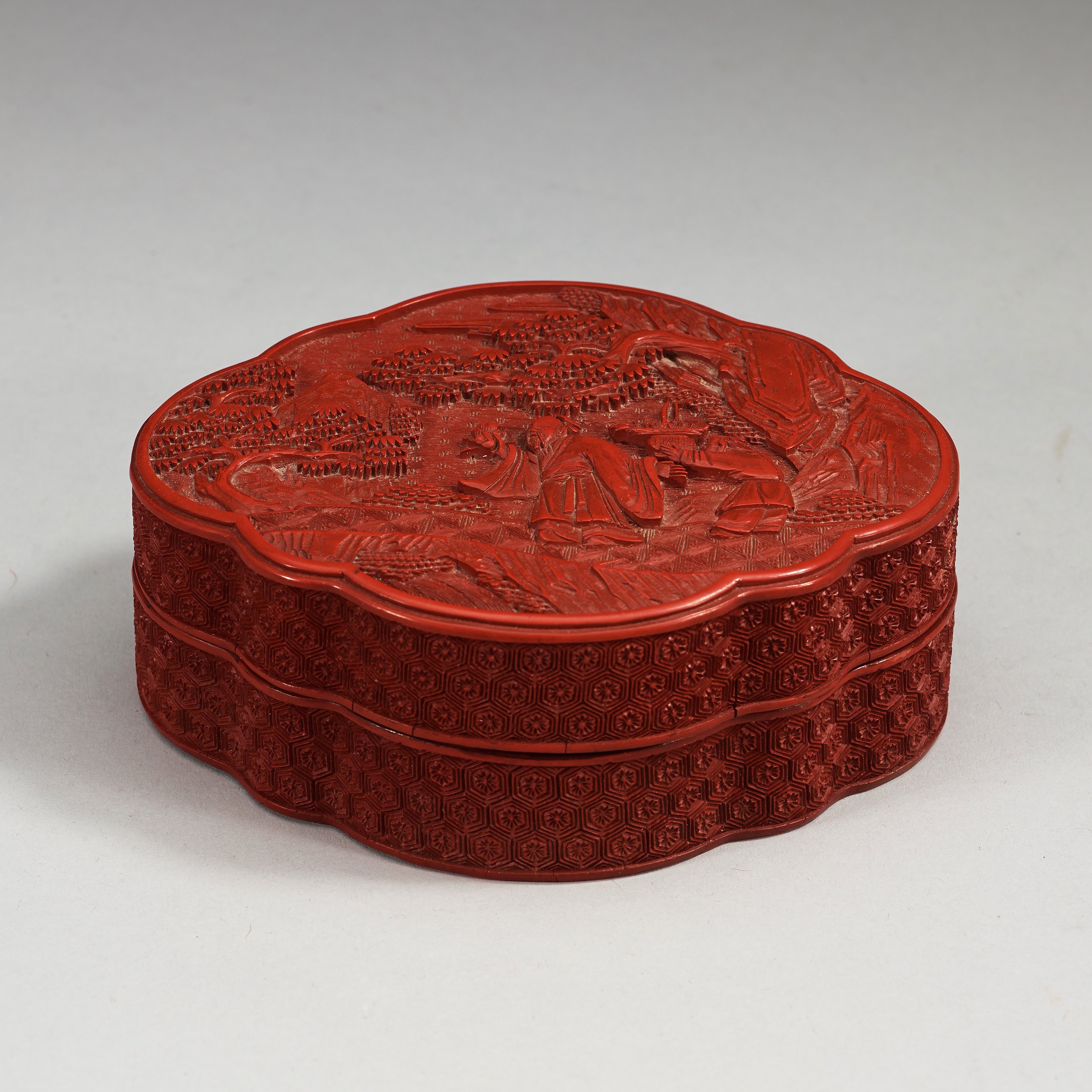 A red lacquer box with cover, Qing dynasty, 18th Century. - Bukowskis