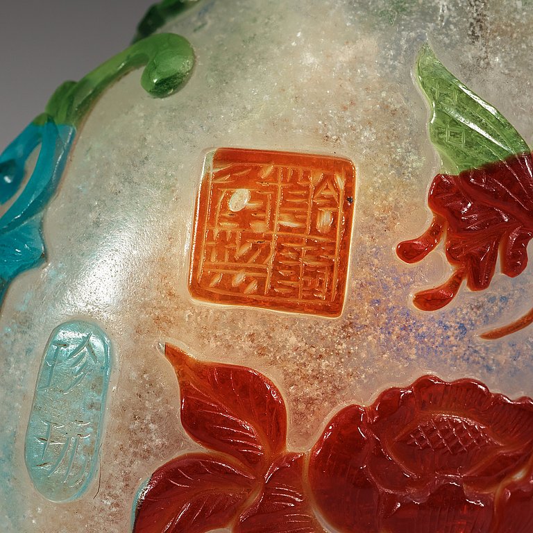 A large Chinese Peking glass snuff bottle with stopper, seal mark to ...