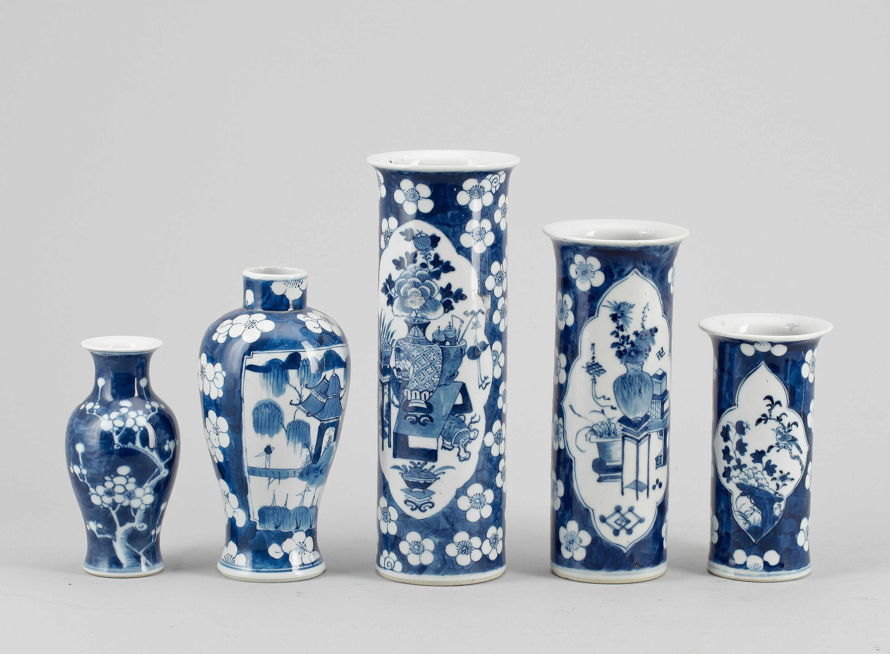 VASER, 5 st, porslin, Kina, sent 1800- samt 1900-tal. - Bukowskis
