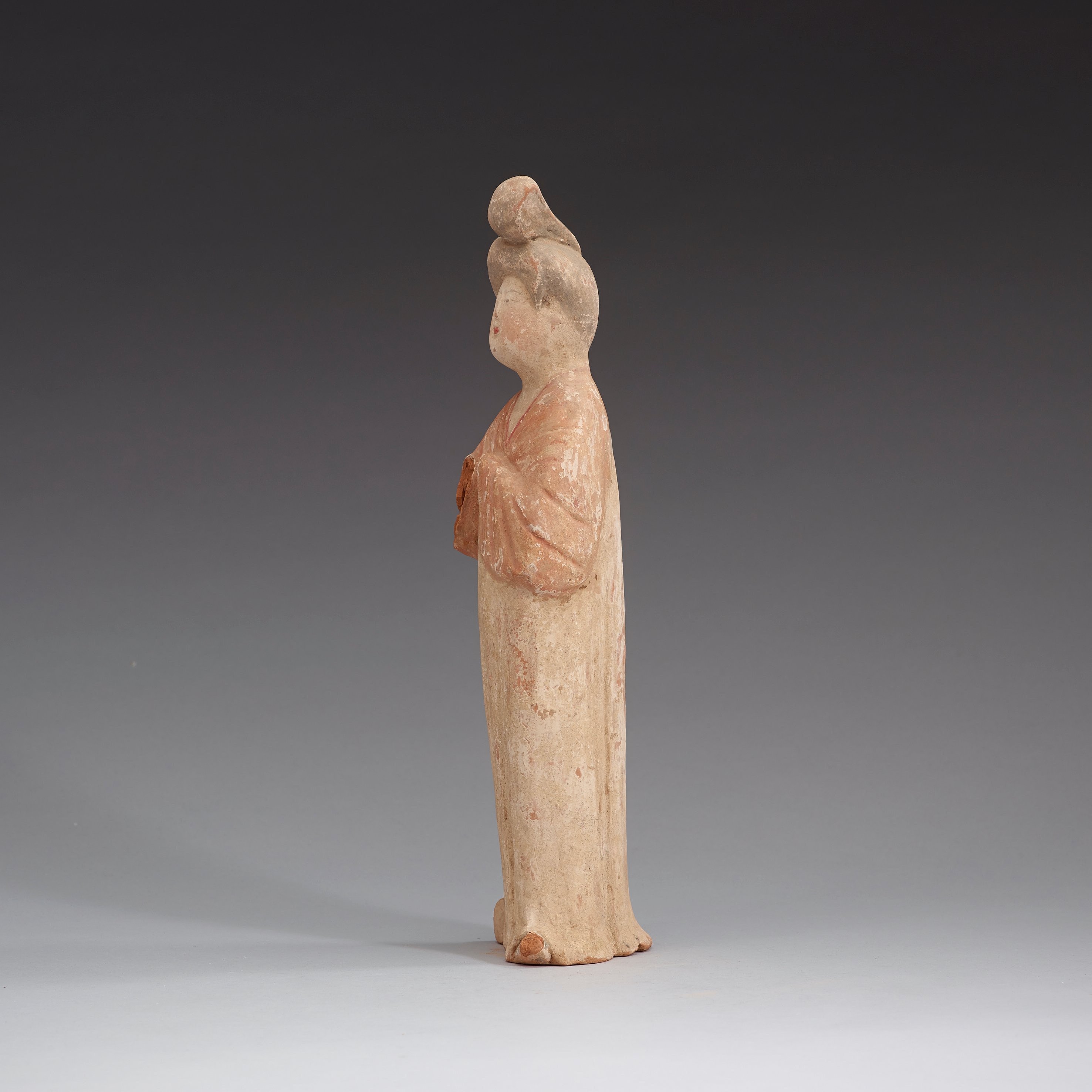 A painted pottery fat lady, Tang dynasty (618-906 AD). - Bukowskis