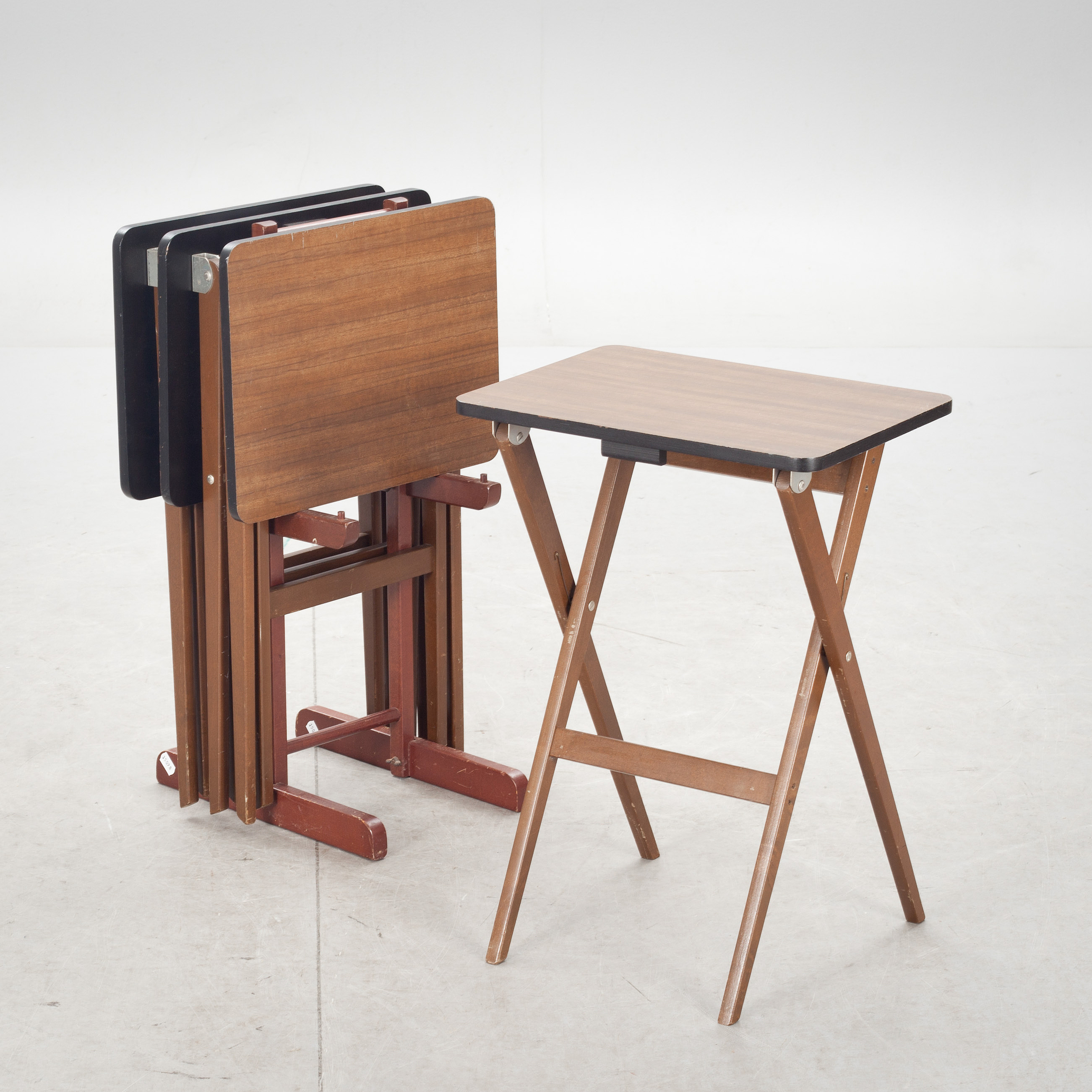 DRINKBORD, 4 st "Bantam table", 4 st. 1900-talets andra hälft. - Bukowskis