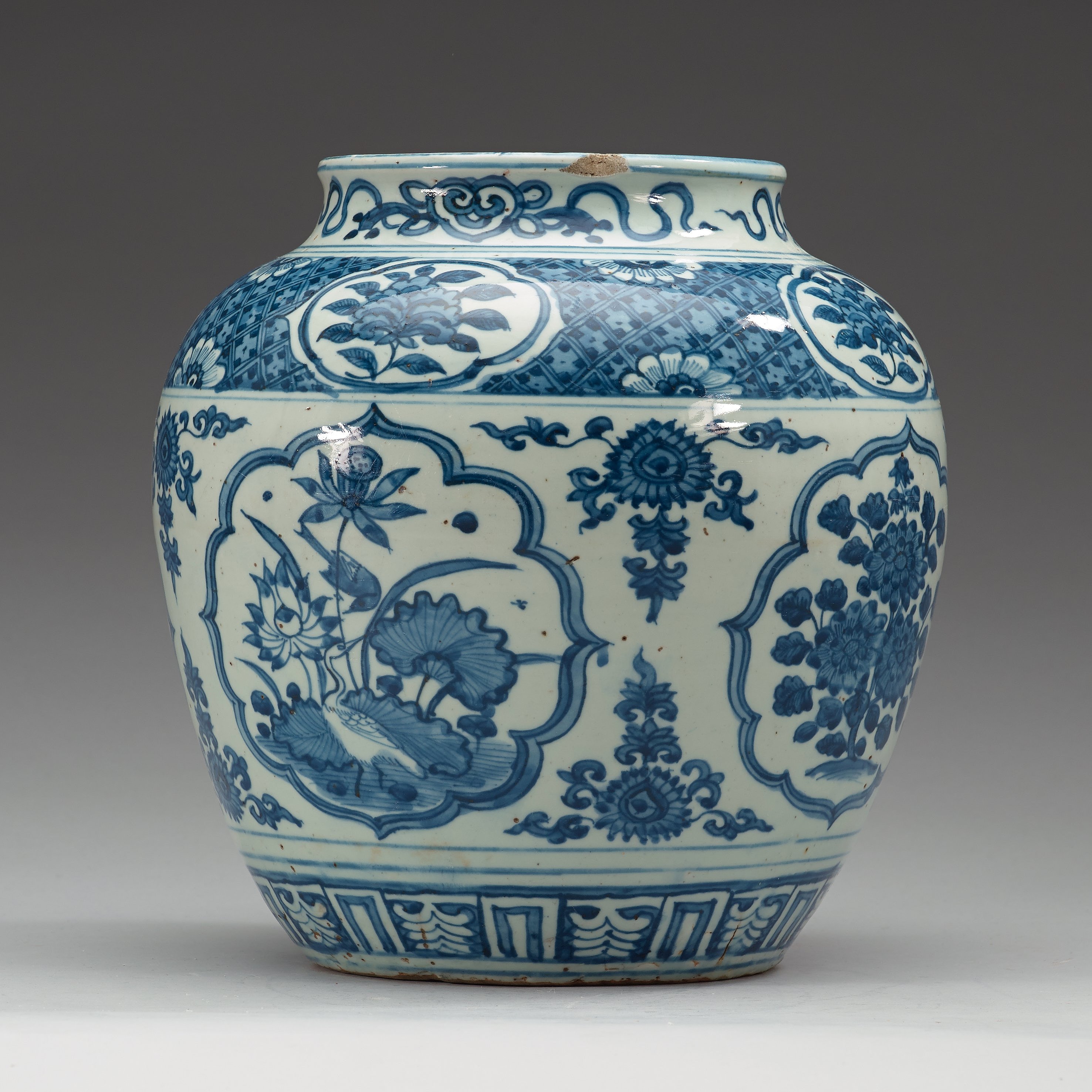 A blue and white jar, Ming dynasty, Wanli (1572-1620). - Bukowskis