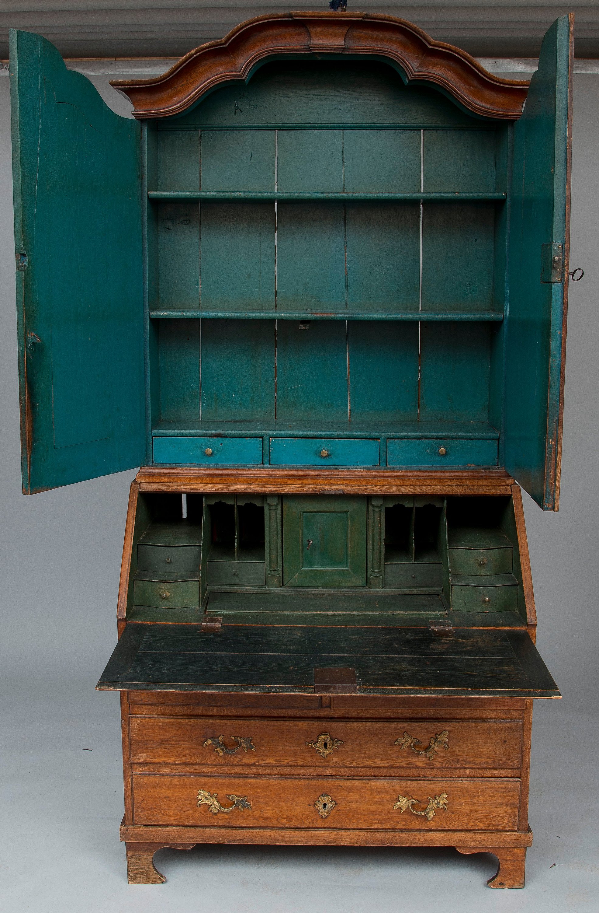 A WRITING CUPBOARD. - Bukowskis