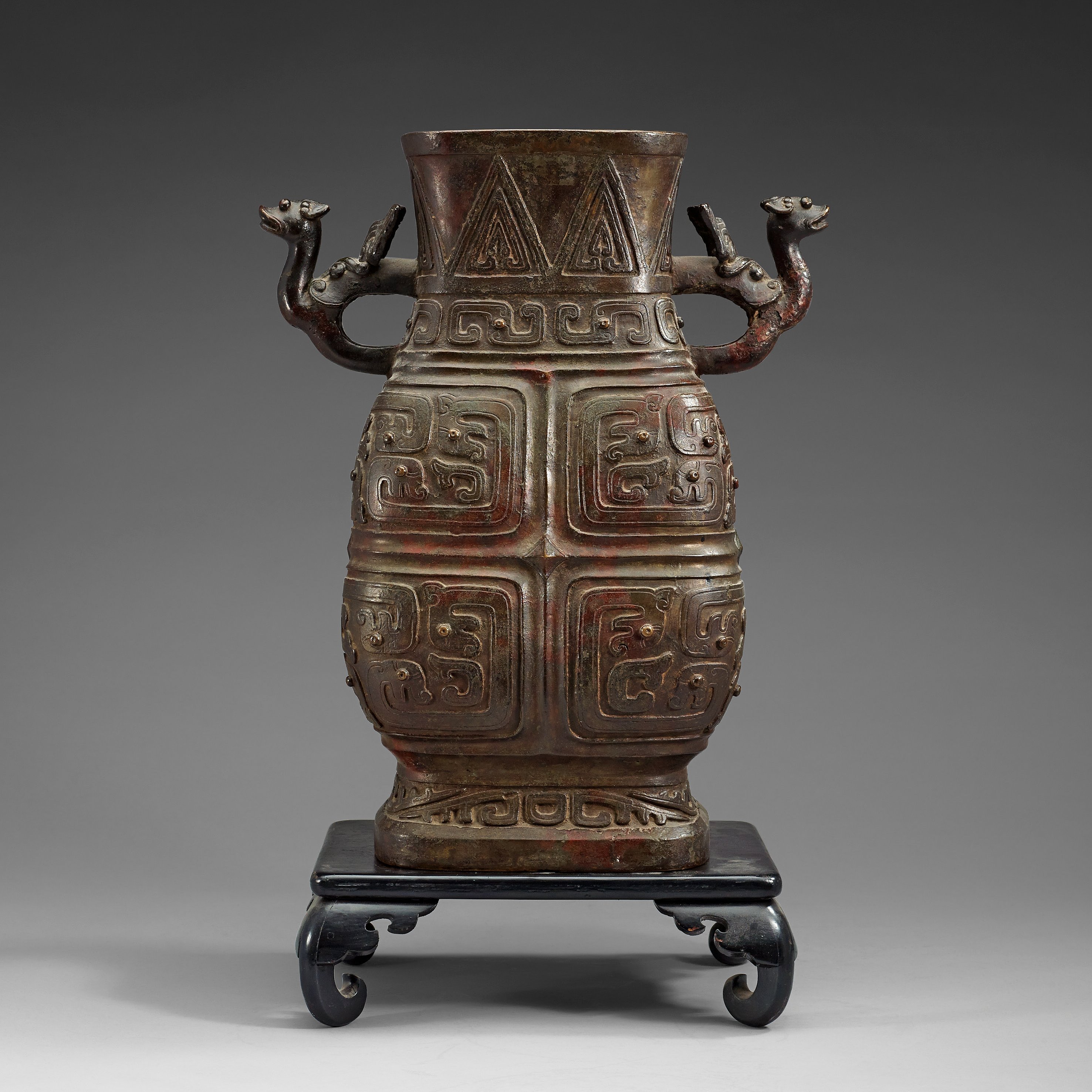 A bronze hu, Qing dynasty (1644-1912). - Bukowskis