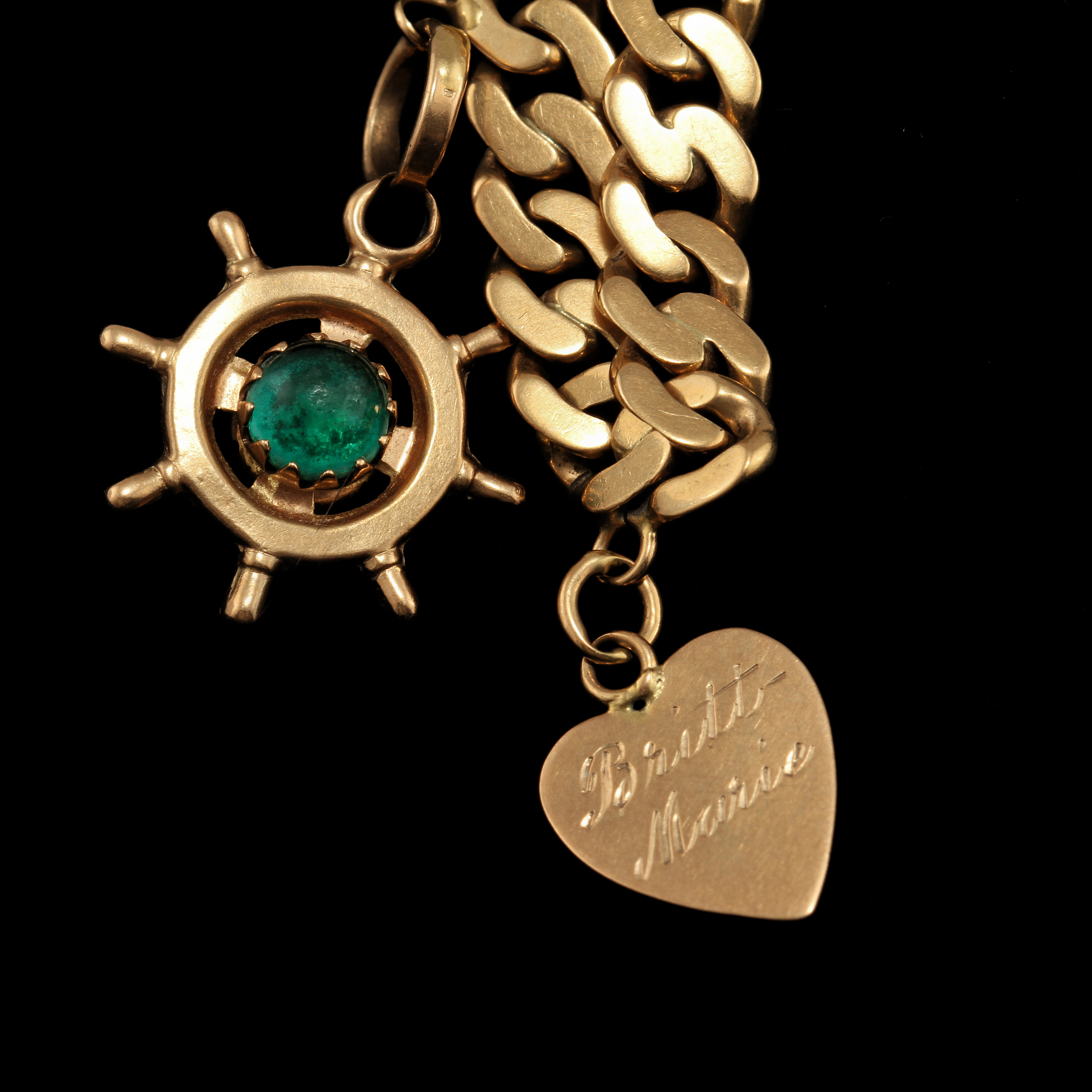 ARMBAND, 18k guld med 6 berlocker, Hugo Grun & Co, Stockholm. Vikt 23 g ...