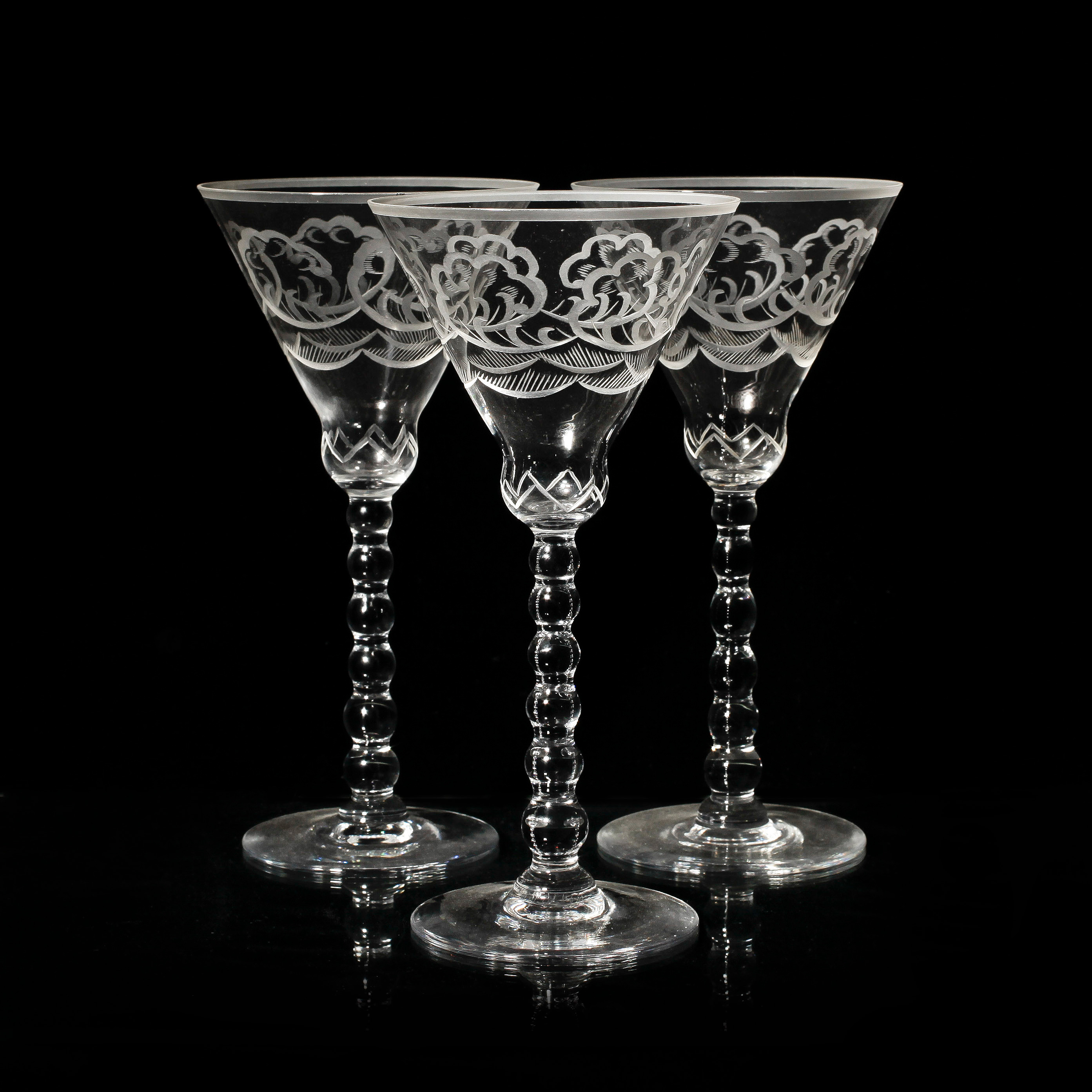 GLAS, 12 st, "Molnet", Simon Gate, Orrefors. - Bukowskis