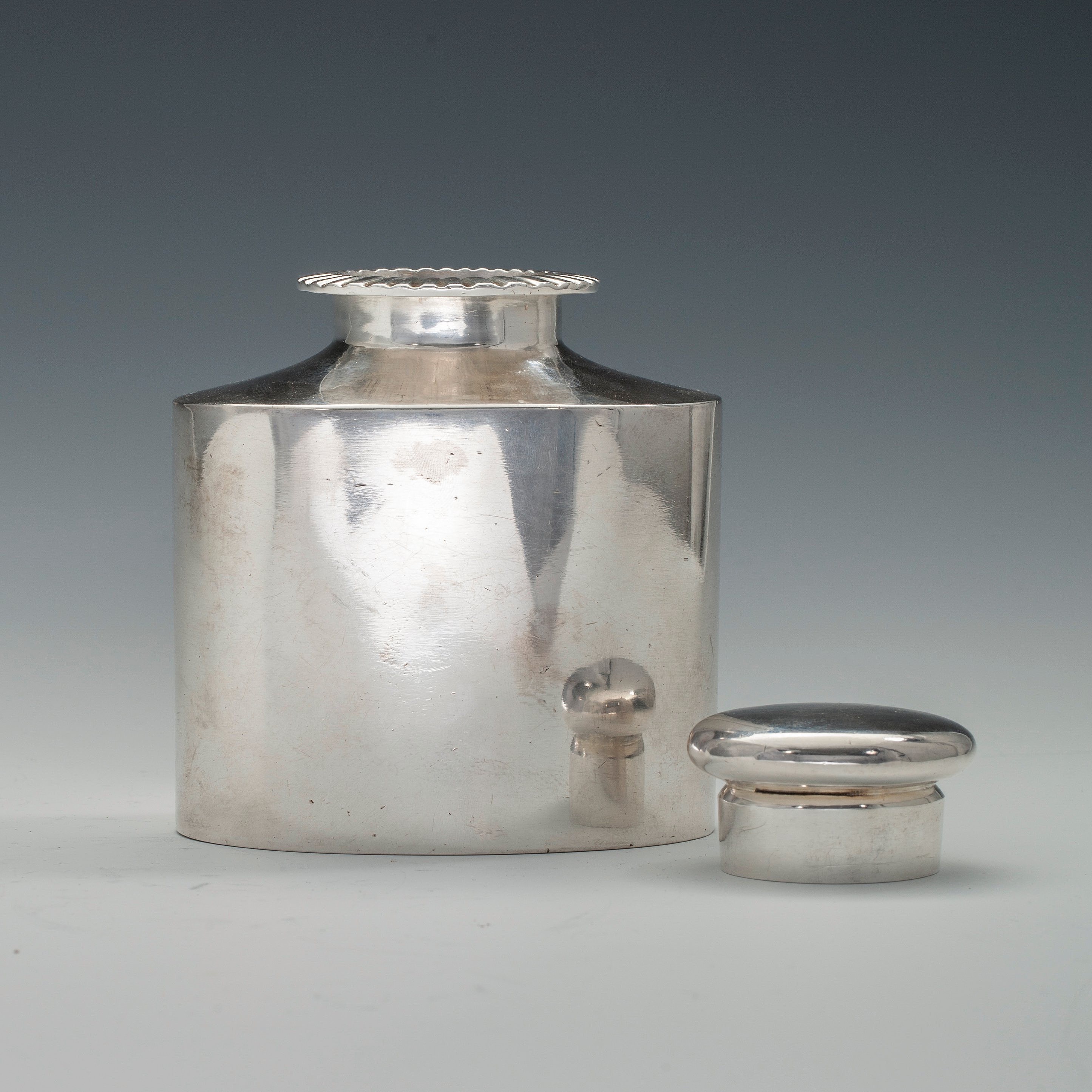A TEA BOX, silver G. W. Weiss Memel (Klaipéda) 1787. Height 13 cm ...