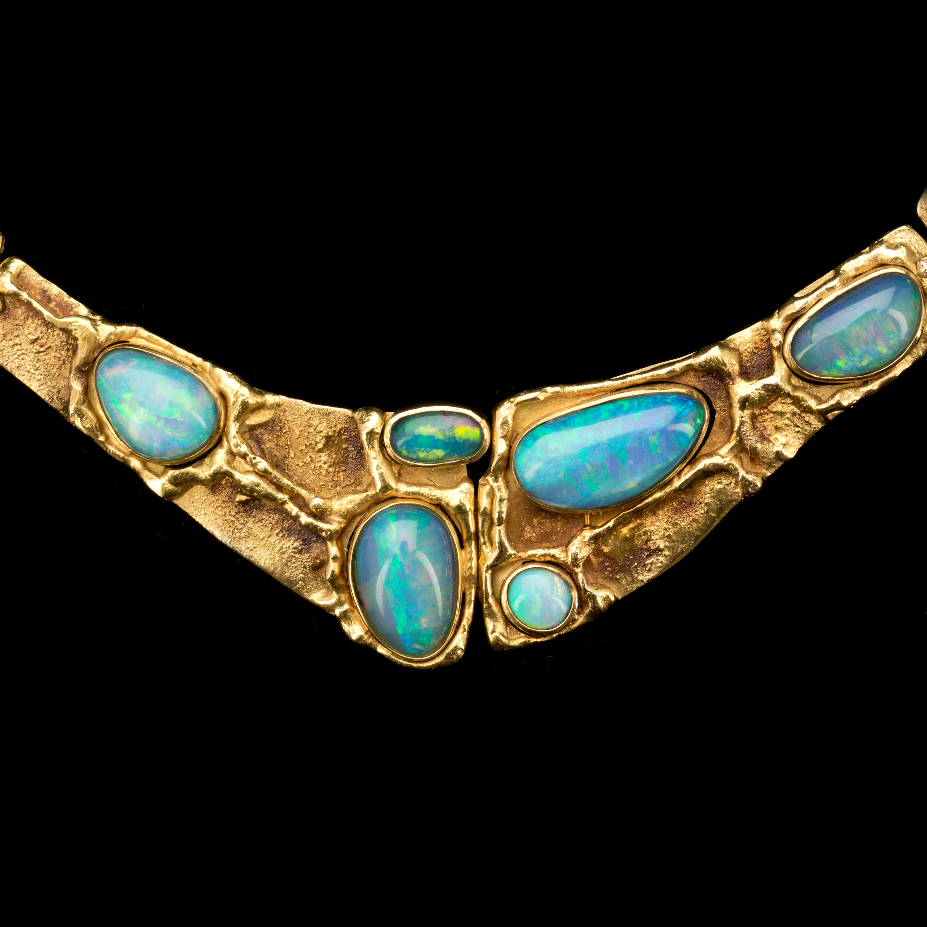 COLLIER, 18k guld med opaler. Brasilien 1982. - Bukowskis