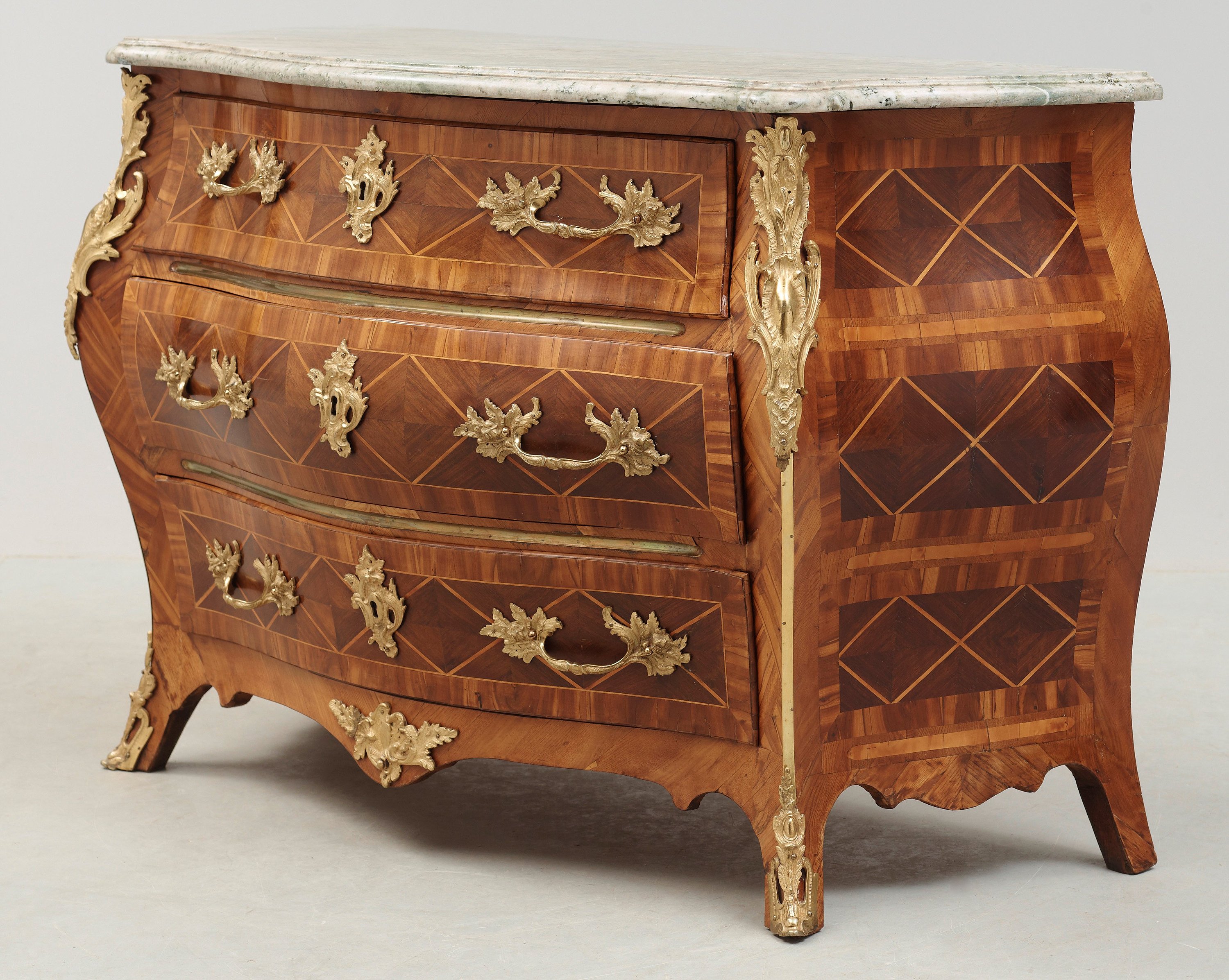 A Swedish Rococo 18th century commode. - Bukowskis