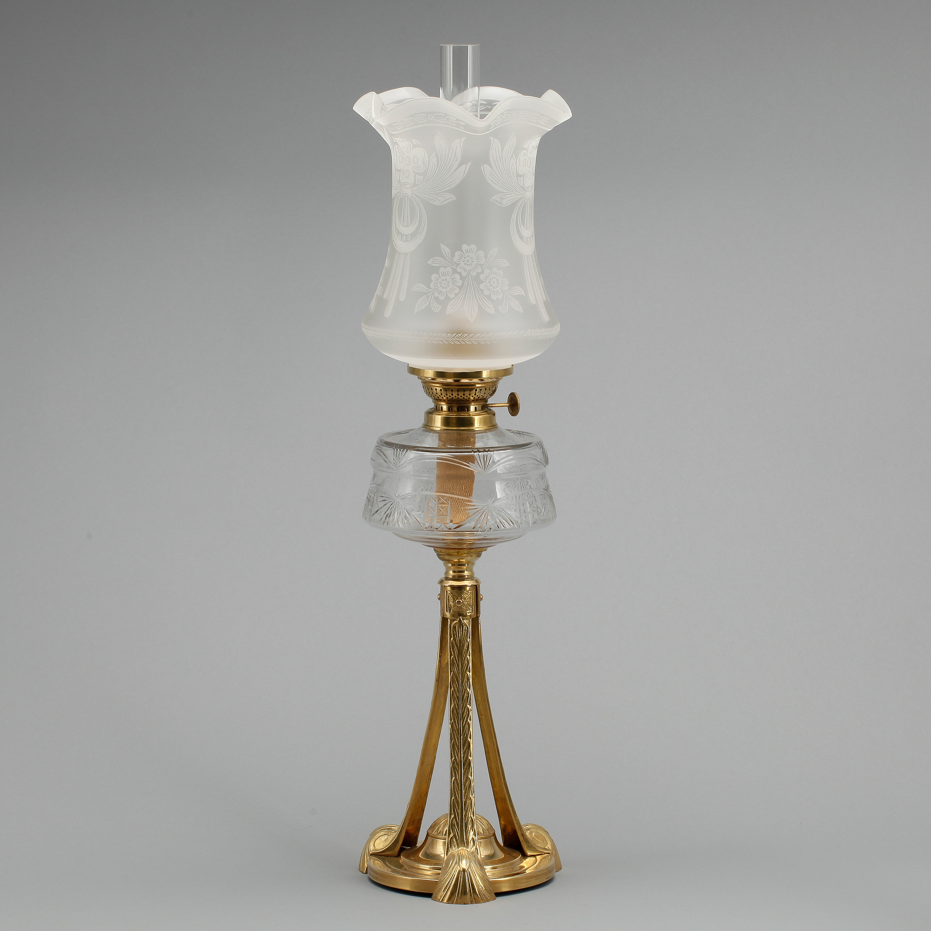 FOTOGENLAMPA, mässing/glas, omkring år 1900. - Bukowskis