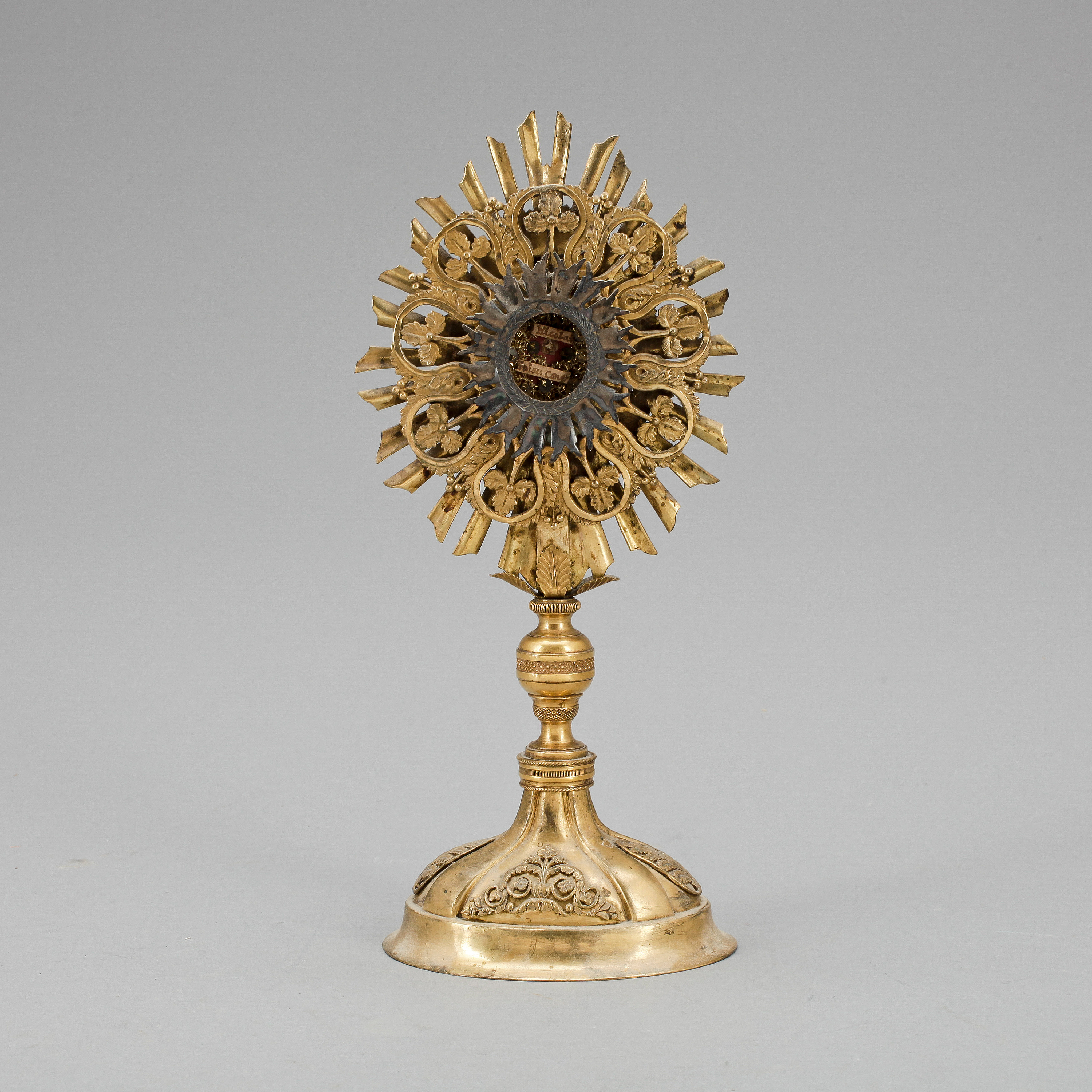 MONSTRANS förgylld mässing, empire, 1800-talets första hälft. - Bukowskis