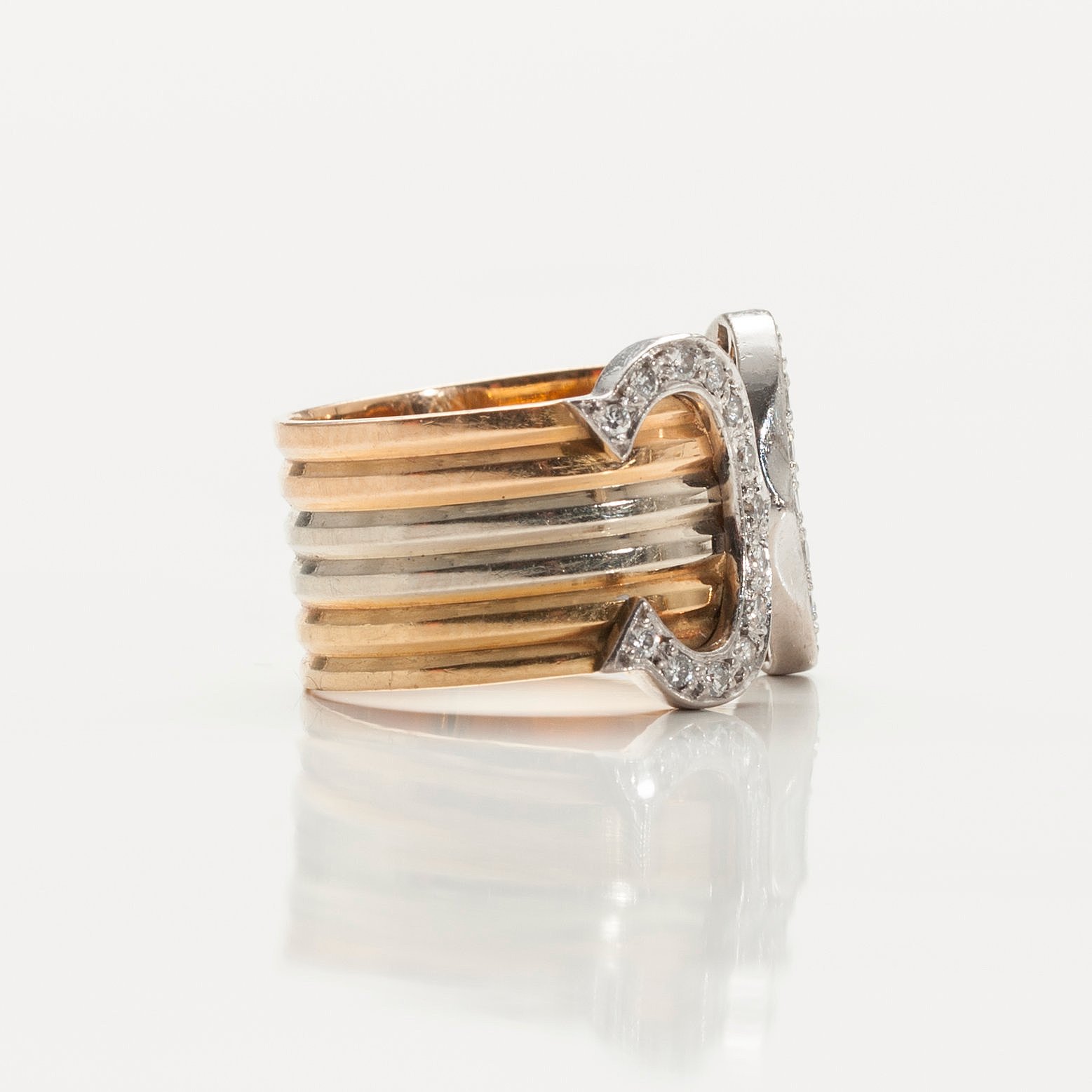 A RING, 18K gold, Brilliant cut diamonds c. 0.26 ct. Sign. Cartier ...