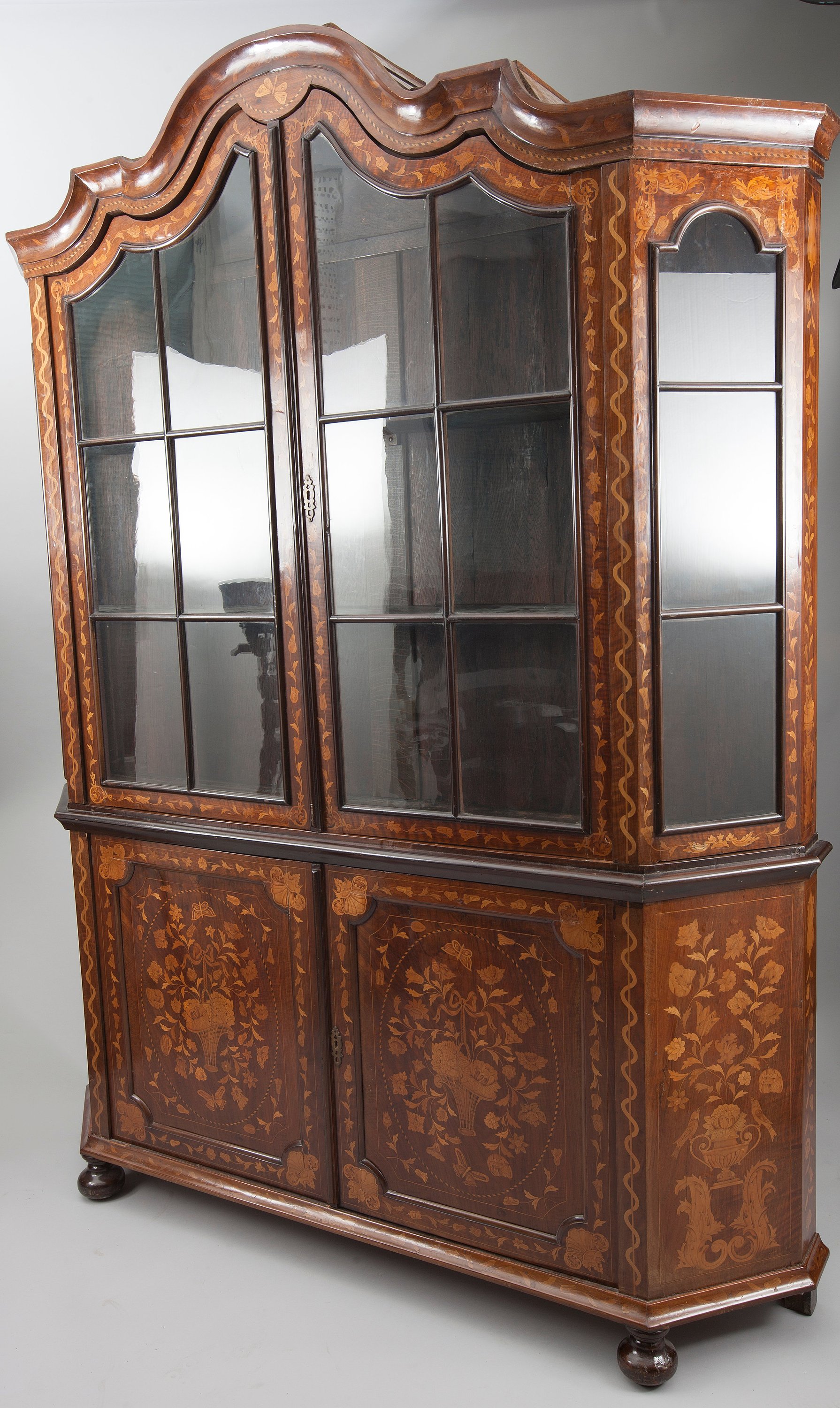 A DUTCH GLASS CUPBOARD. - Bukowskis