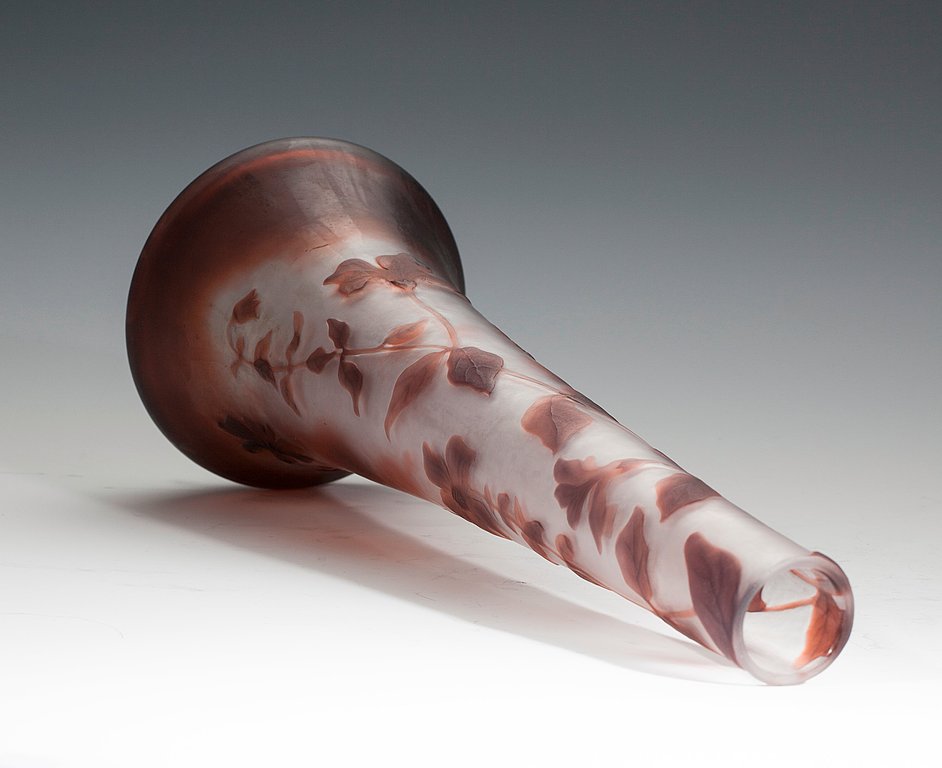 A RUSSIAN IMPERIAL GLASS VASE. - Bukowskis