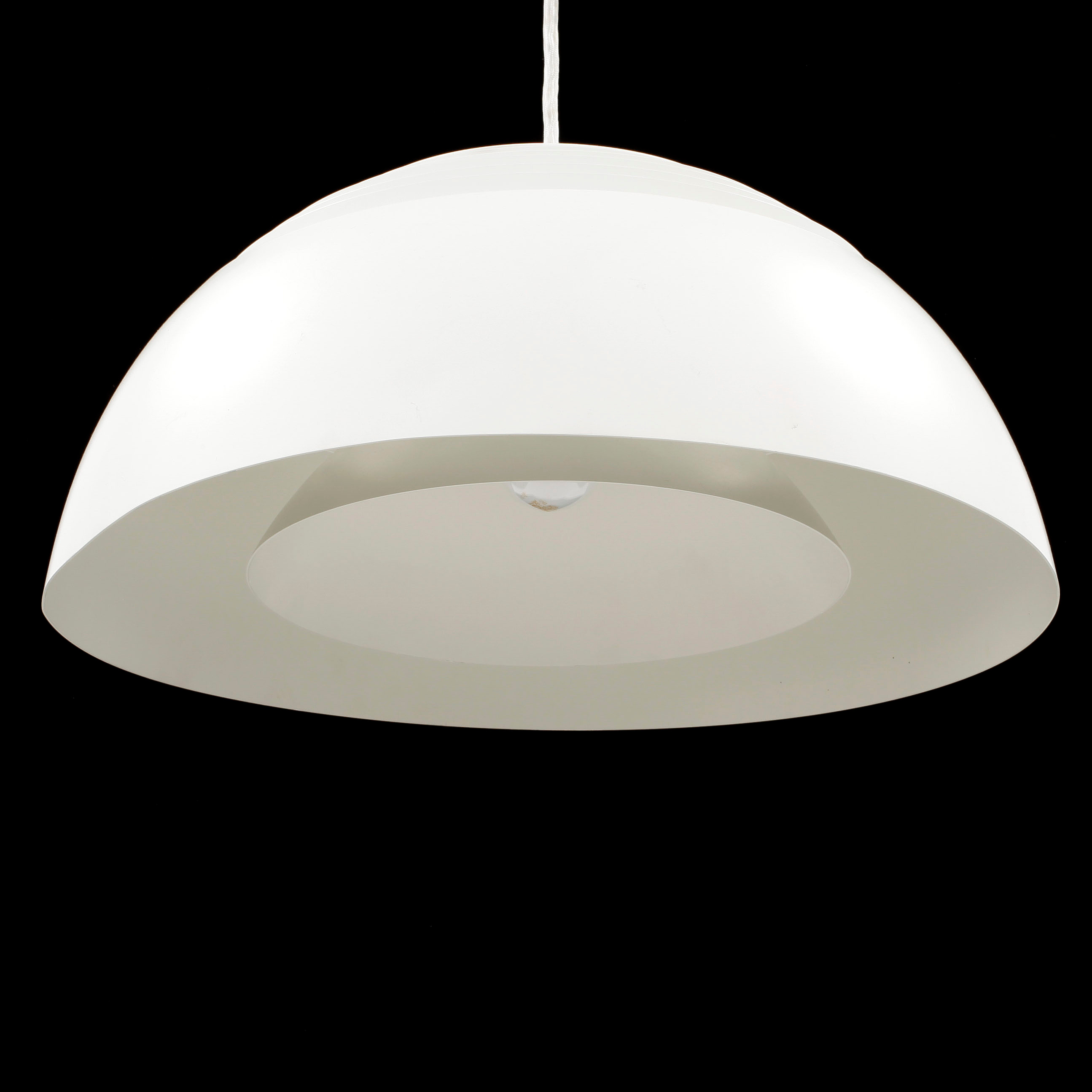 TAKLAMPA, "AJ-pendel", Arne Jacobsen för Louis Poulsen. - Bukowskis