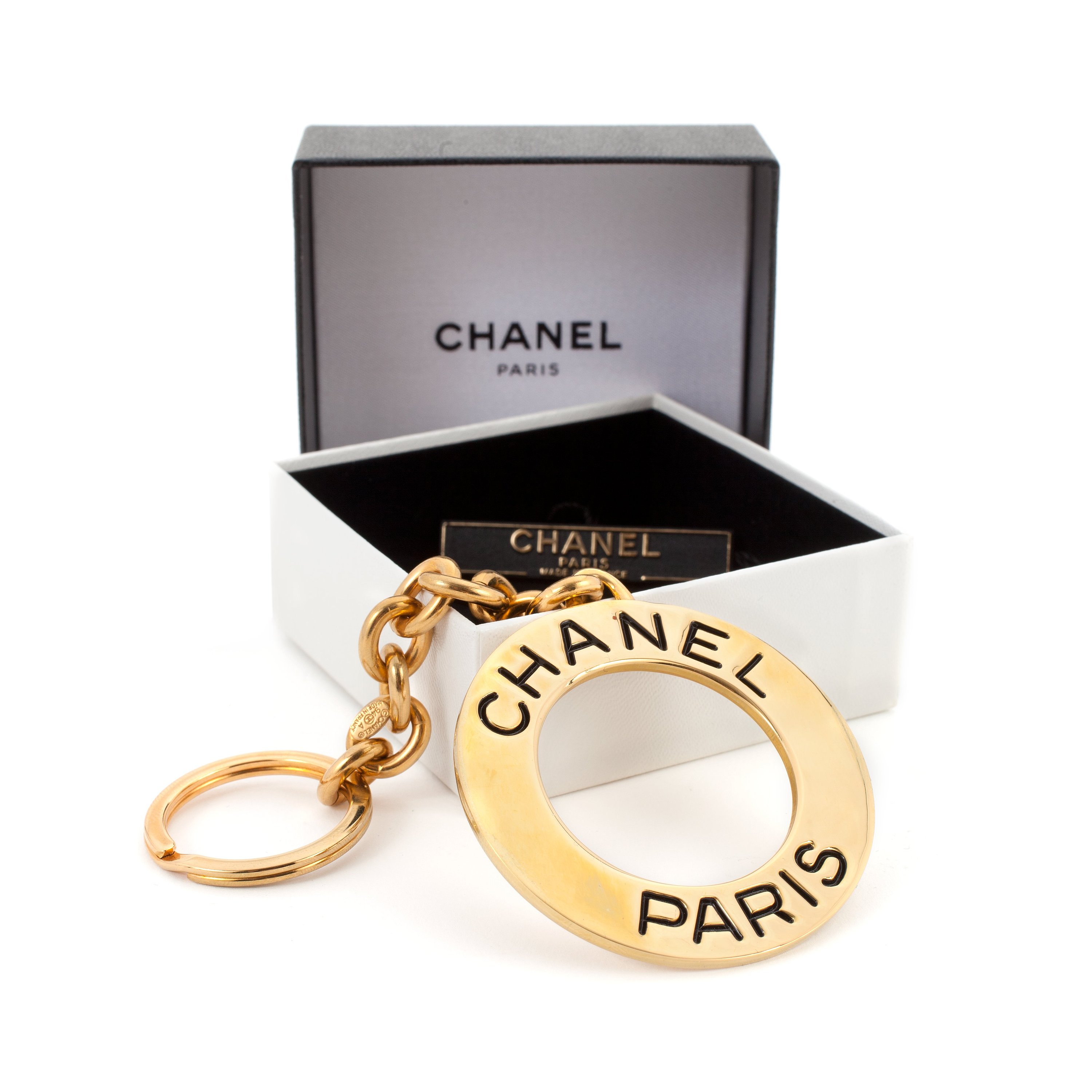 CHANEL, a golden key-ring. - Bukowskis