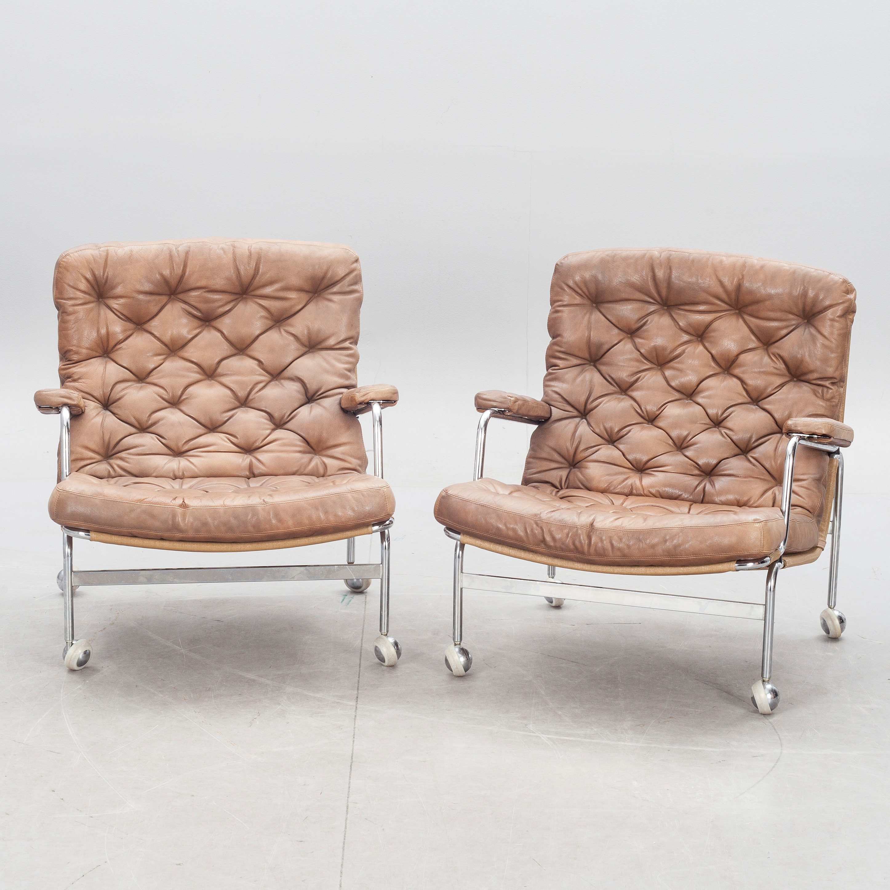 FÅTÖLJ Ett par, "Karin", Bruno Mathsson för Dux. - Bukowskis