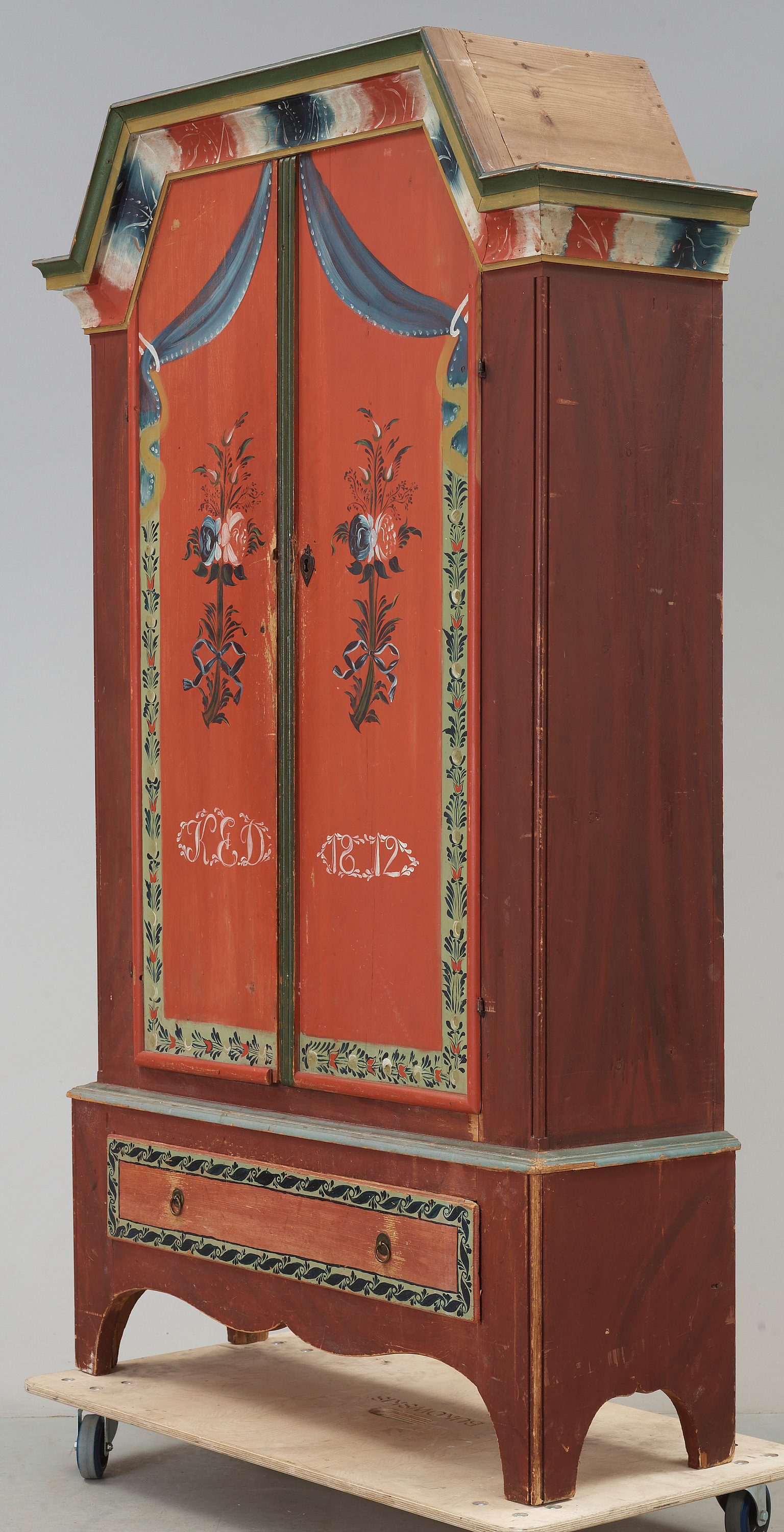 SKÅP, allmoge, Jämtland, bär datering 1812. - Bukowskis