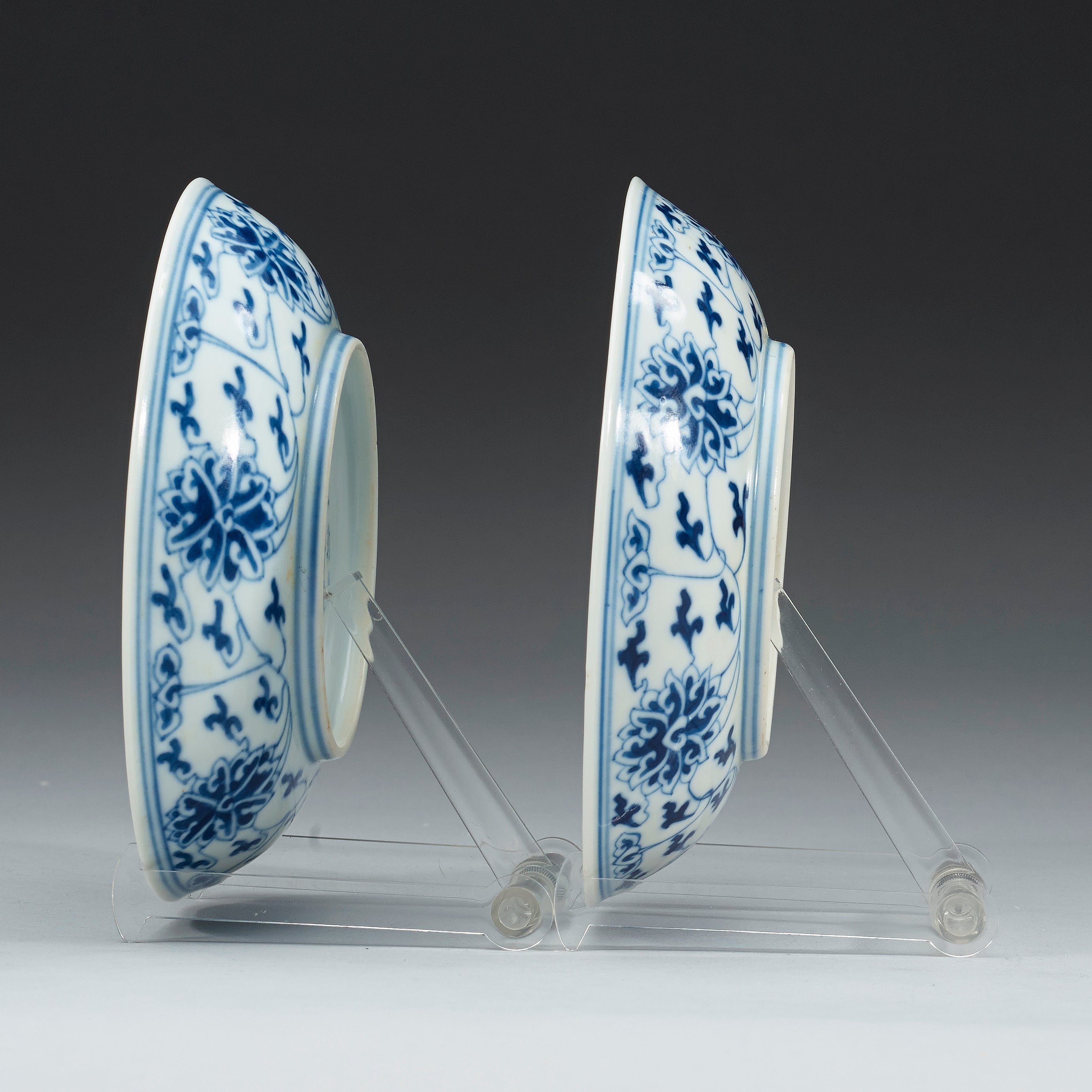 A pair of blue and white lotus dishes, Qing dynasty, Guangxu six character mark and period (1874 ...