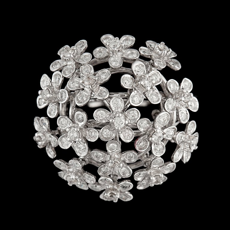 A diamond, 1.29 cts in total, ring. Diamonds in moveable flower ...