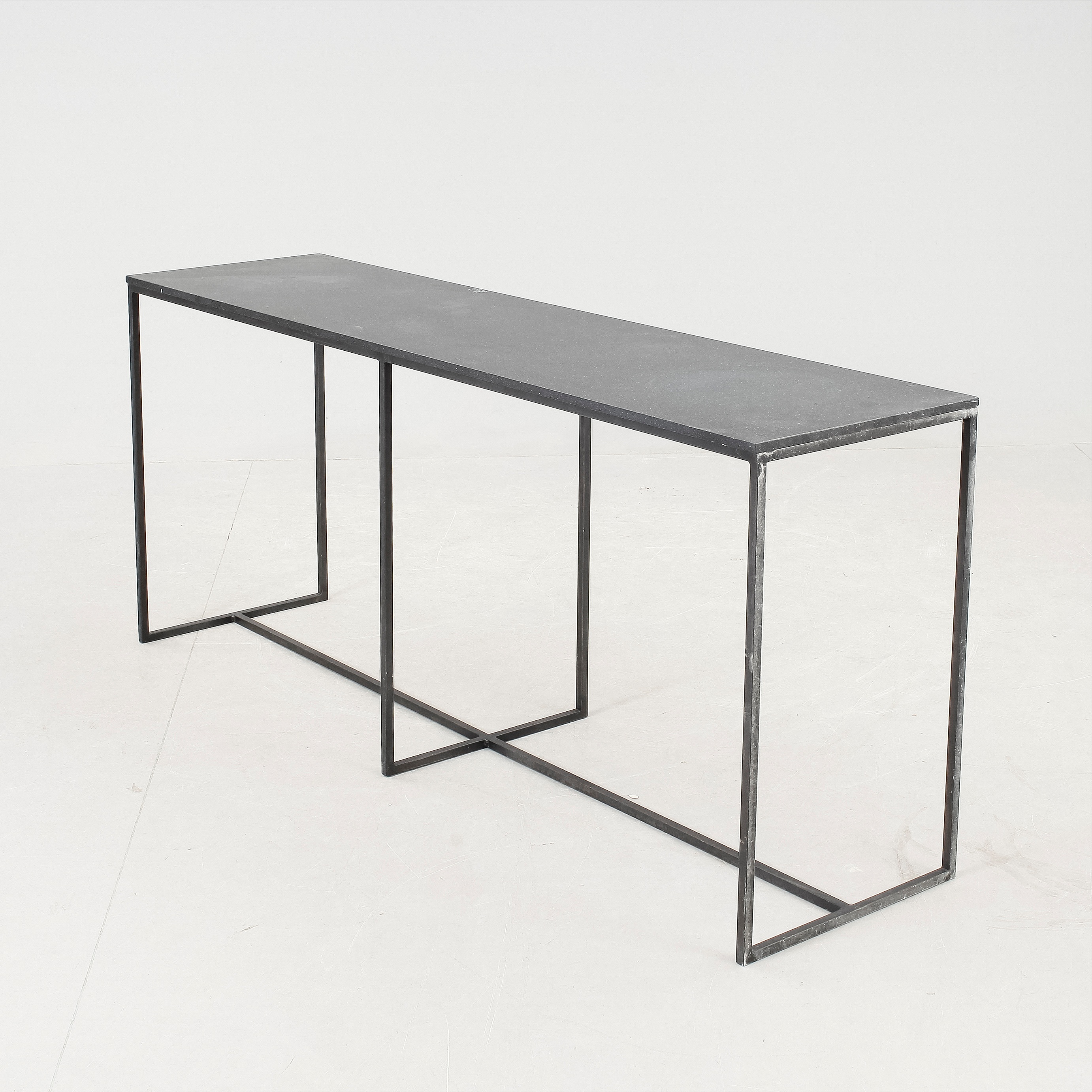 SIDEBOARD, metall med stenskiva märkt Spain Cosentino Microban. - Bukowskis