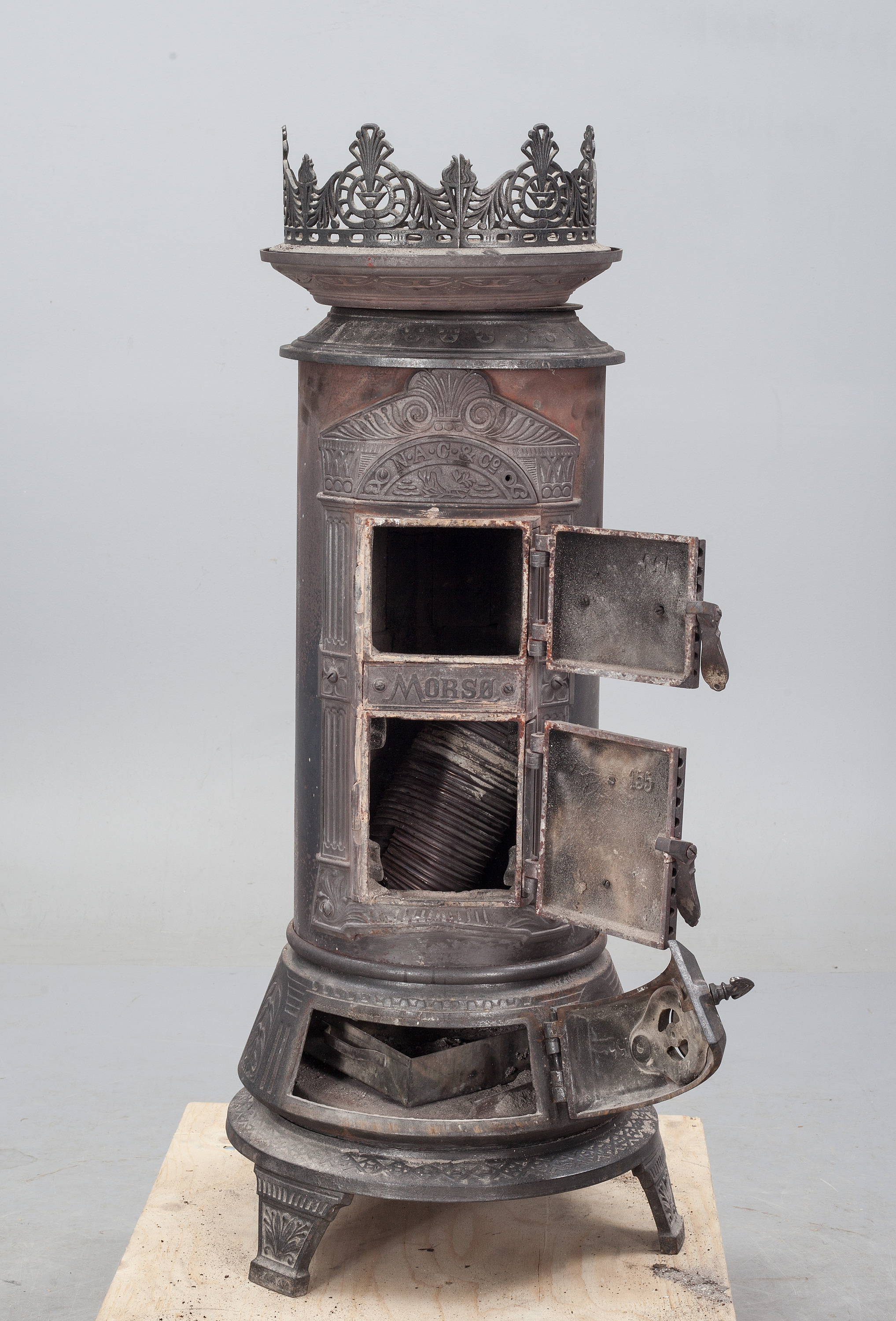 VEDKAMIN, gjutjärn. Morsö, Danmark. Tidigt 1900-tal. - Bukowskis